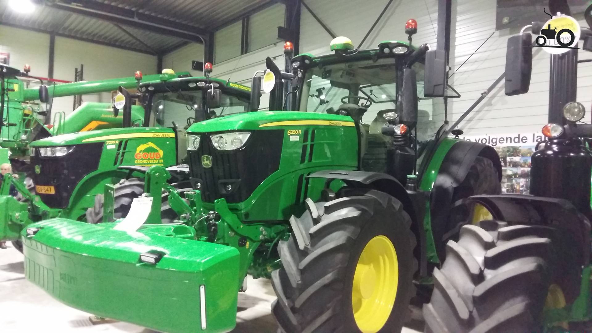 Foto John Deere 6250R van Vervaet (Agri-Machines B.V.)