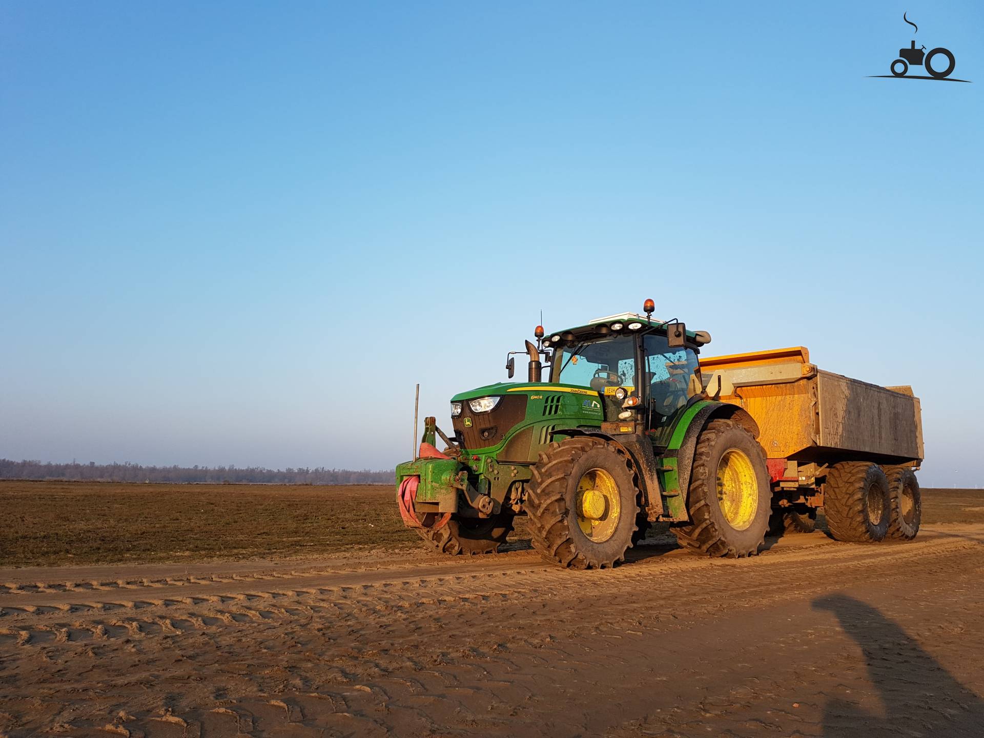 Foto John Deere 6140R van A. Tuytel Loon- en verhuurbedrijf B.V.