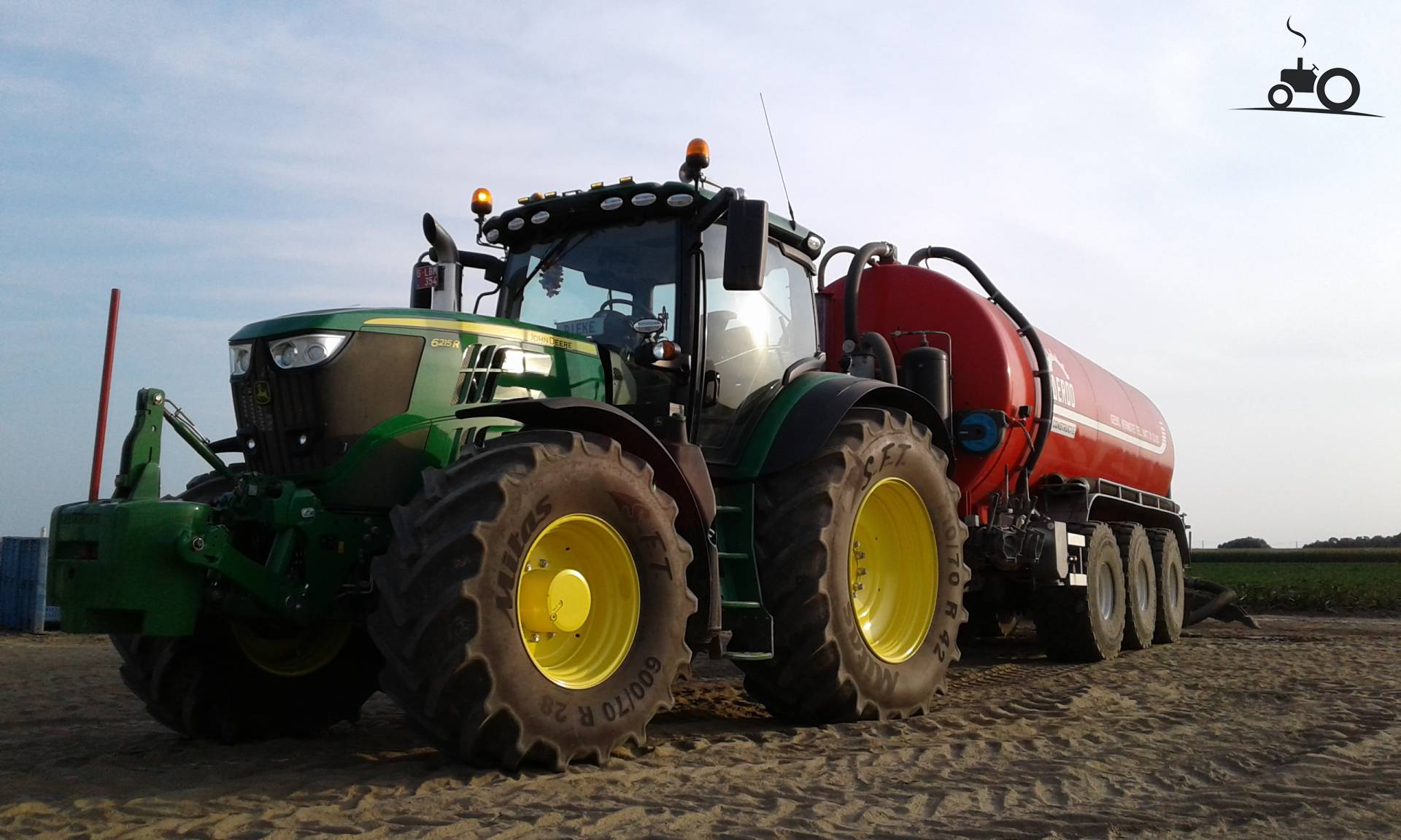 Foto John Deere 6215R #1182562