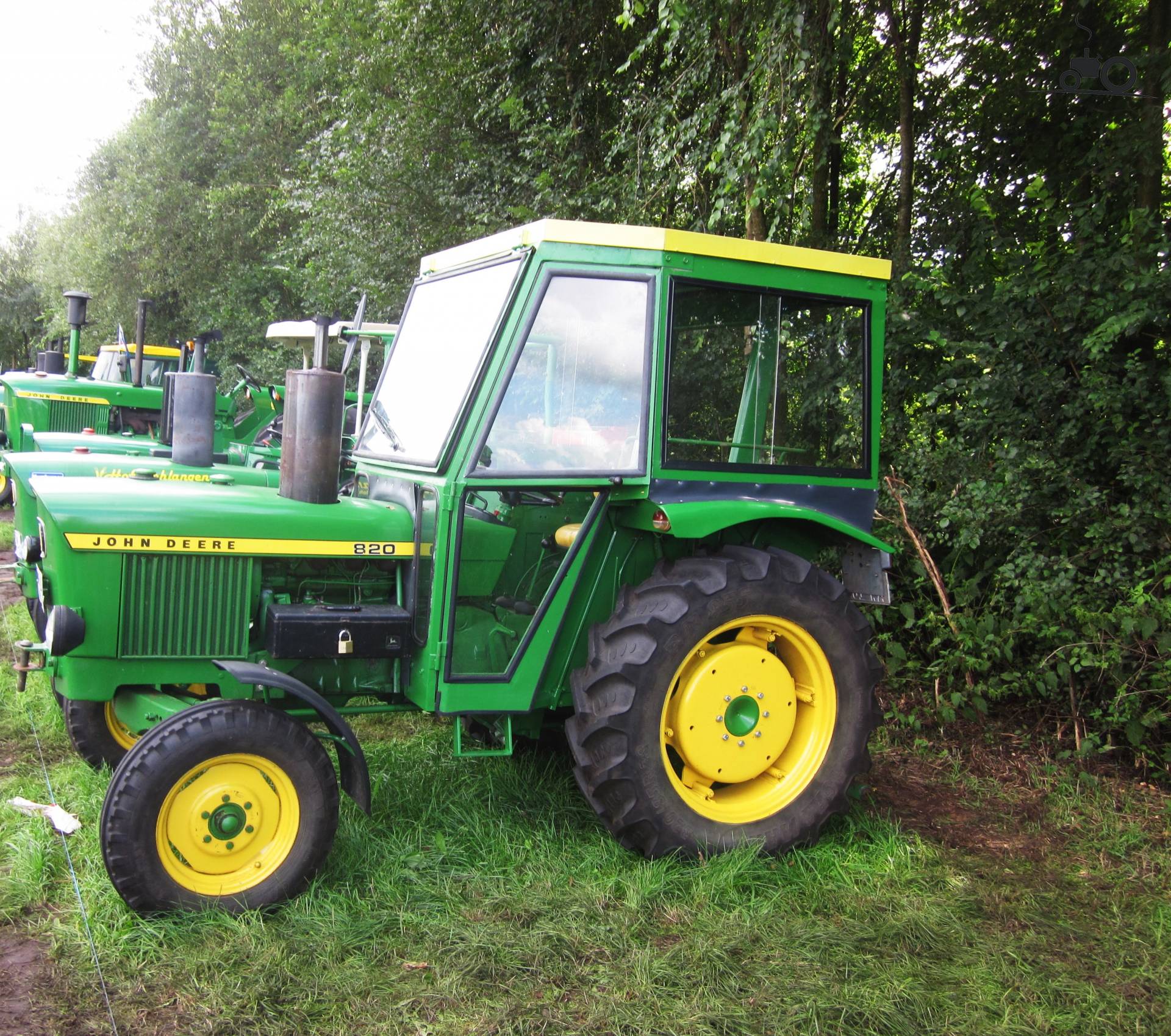 Foto John Deere 820 #1199119