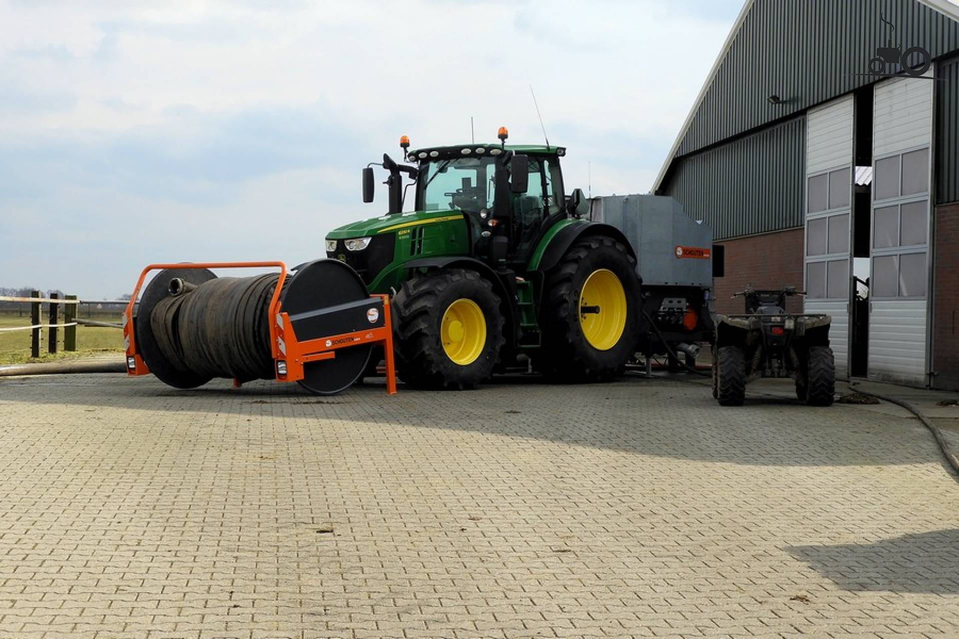 Foto John Deere 6230R van Loonbedrijf Snel