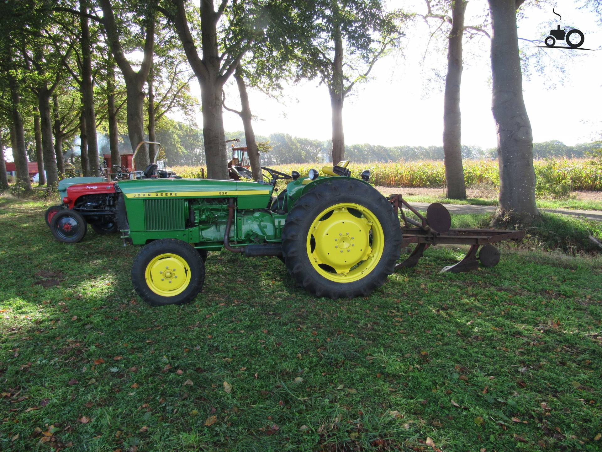 Foto John Deere 820 #1283370