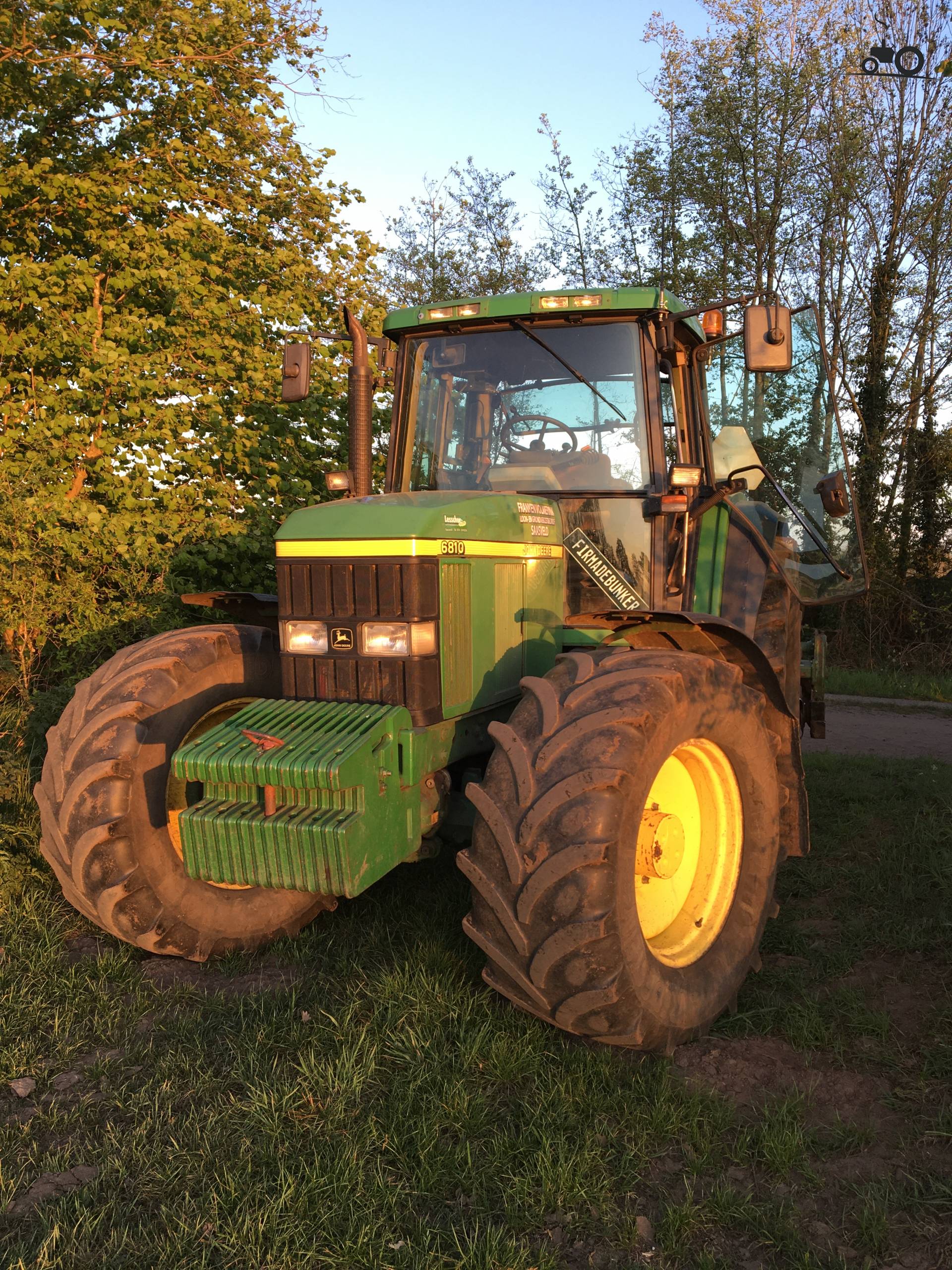 John Deere 6810