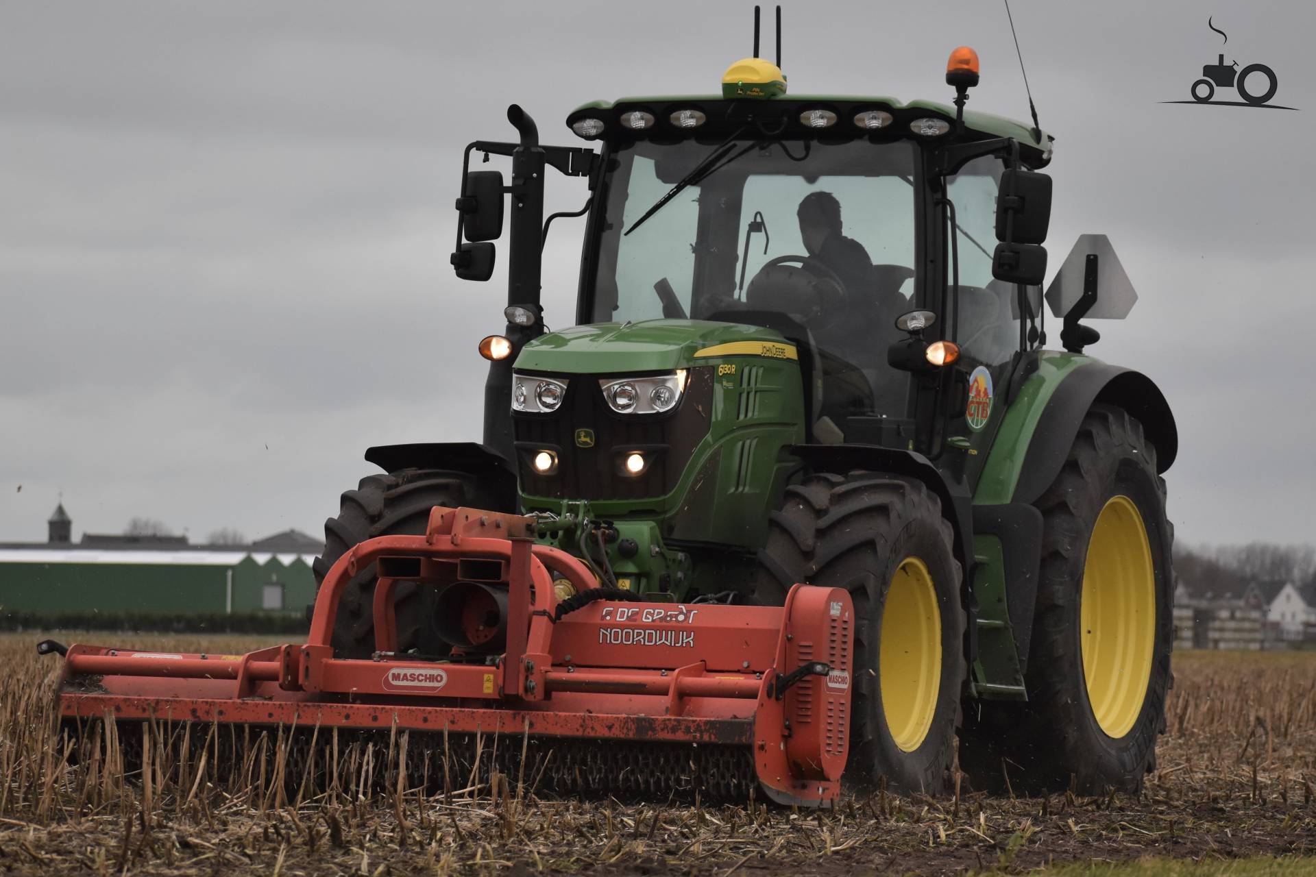 Foto John Deere 6130R #1393392