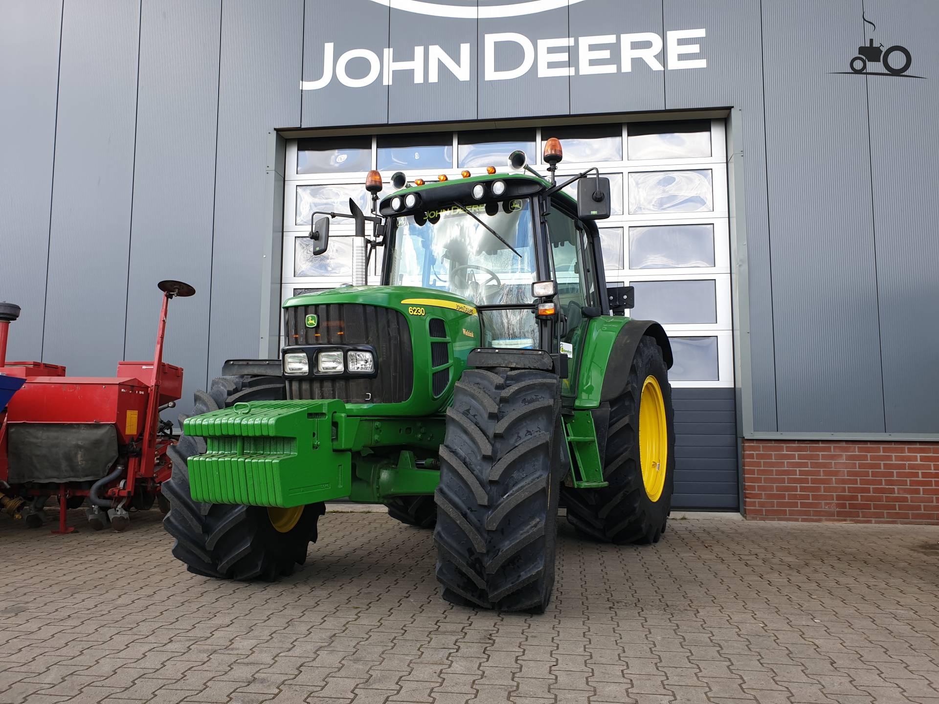 John Deere 6230