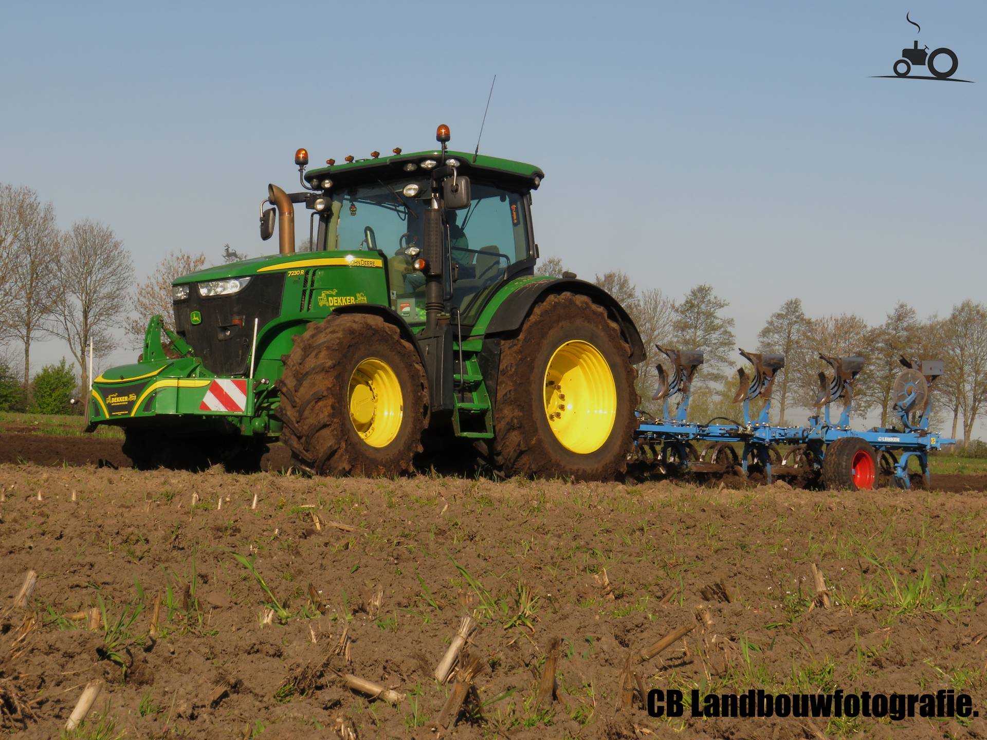 Foto John Deere 7230R van Loonbedrijf Dekker BV