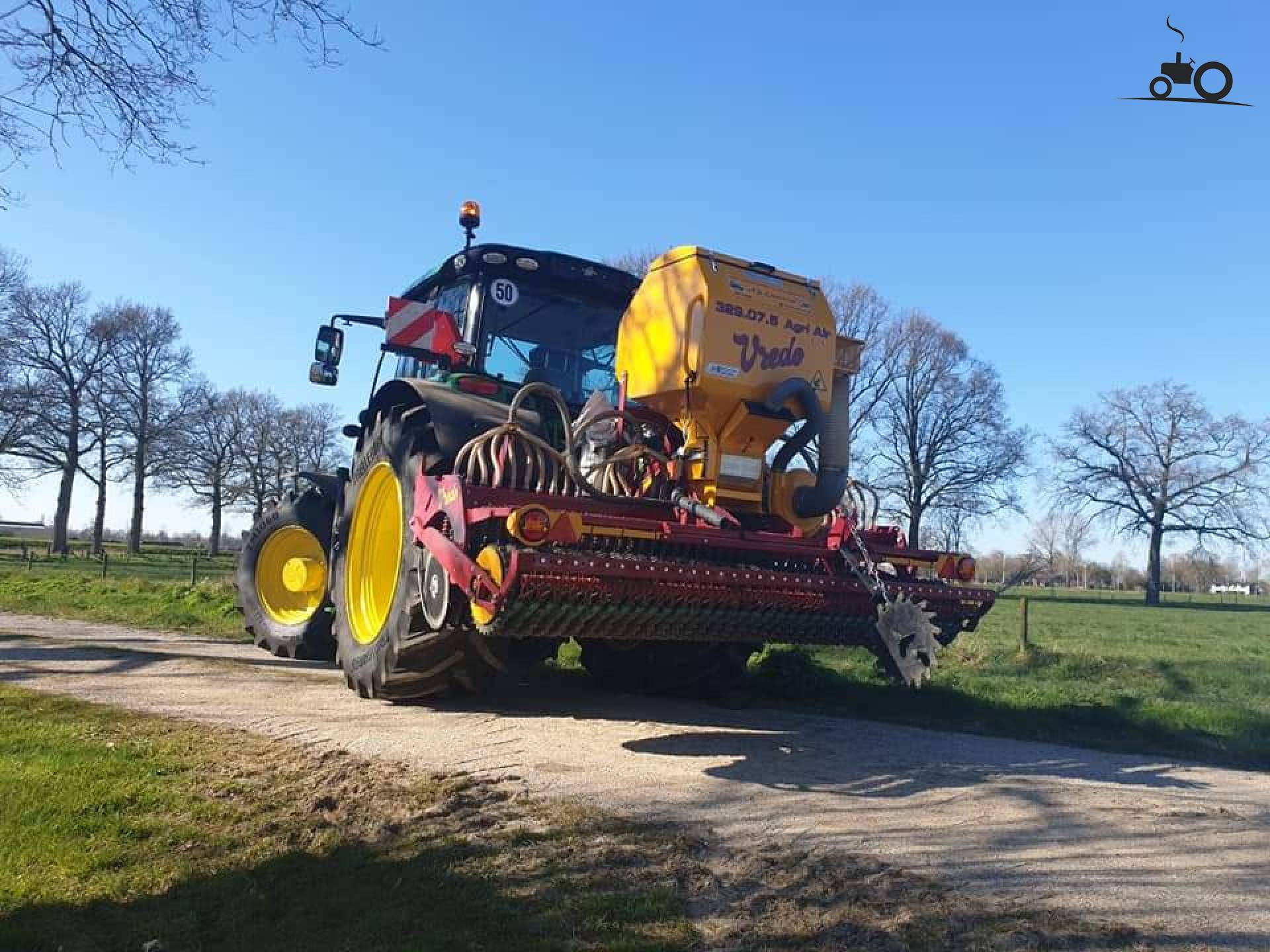 Foto John Deere 6155R van A.j. Looman & Zn.
