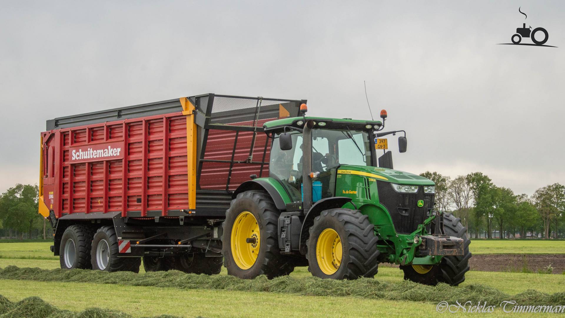 Foto John Deere 7230R van Loonbedrijf T. De Gorter