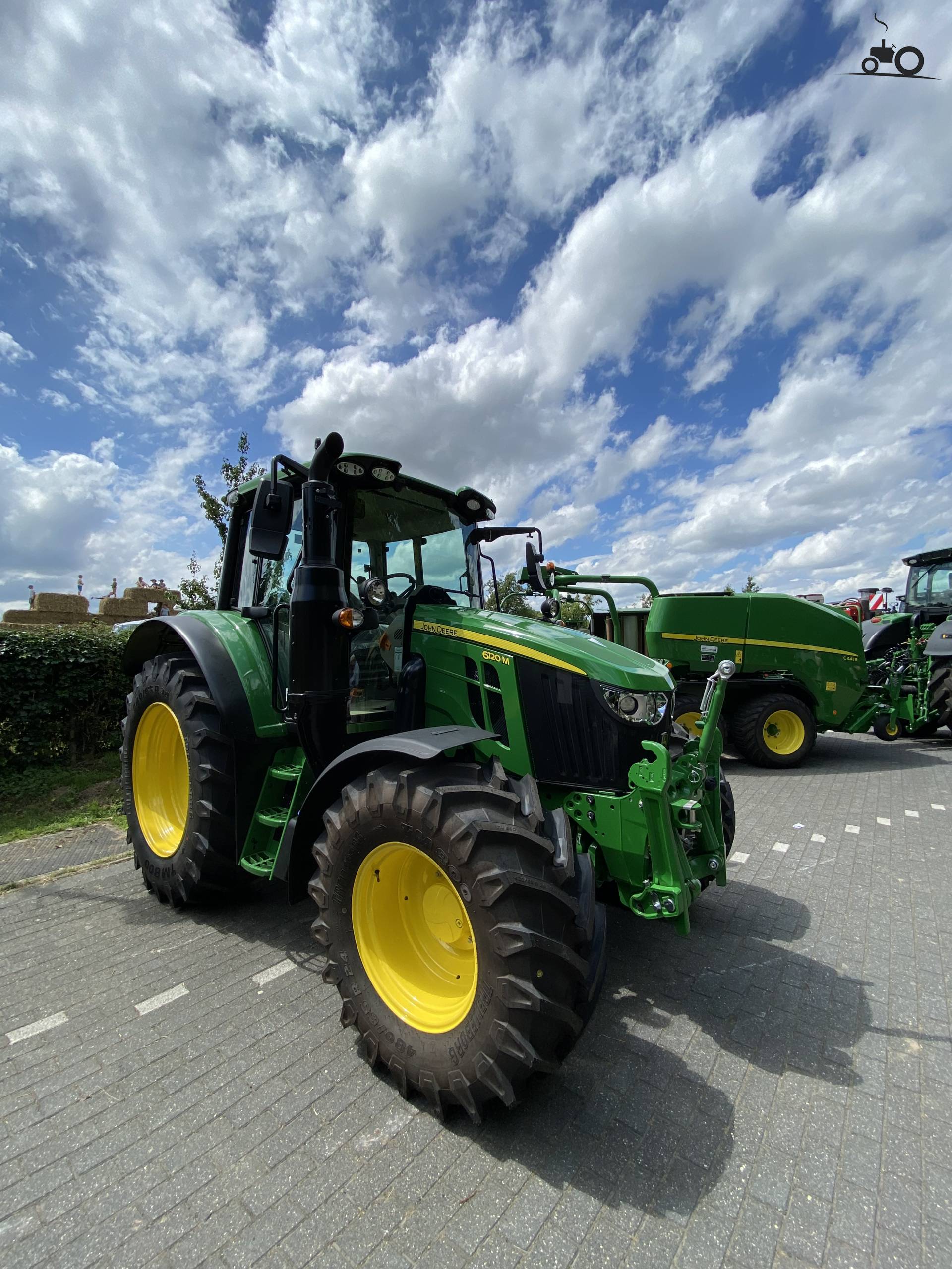 Foto John Deere 6120M #1479887