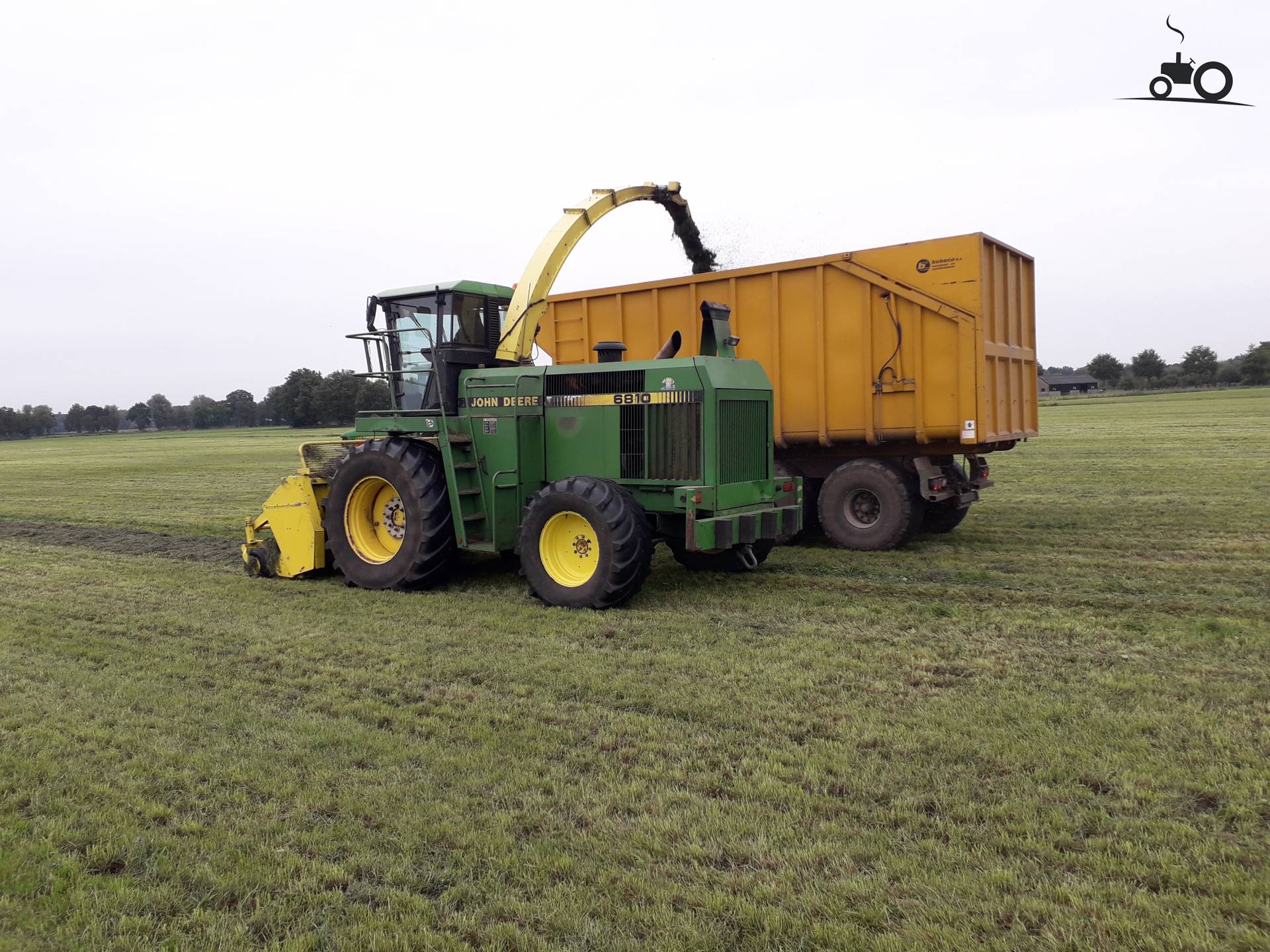 John Deere 6810