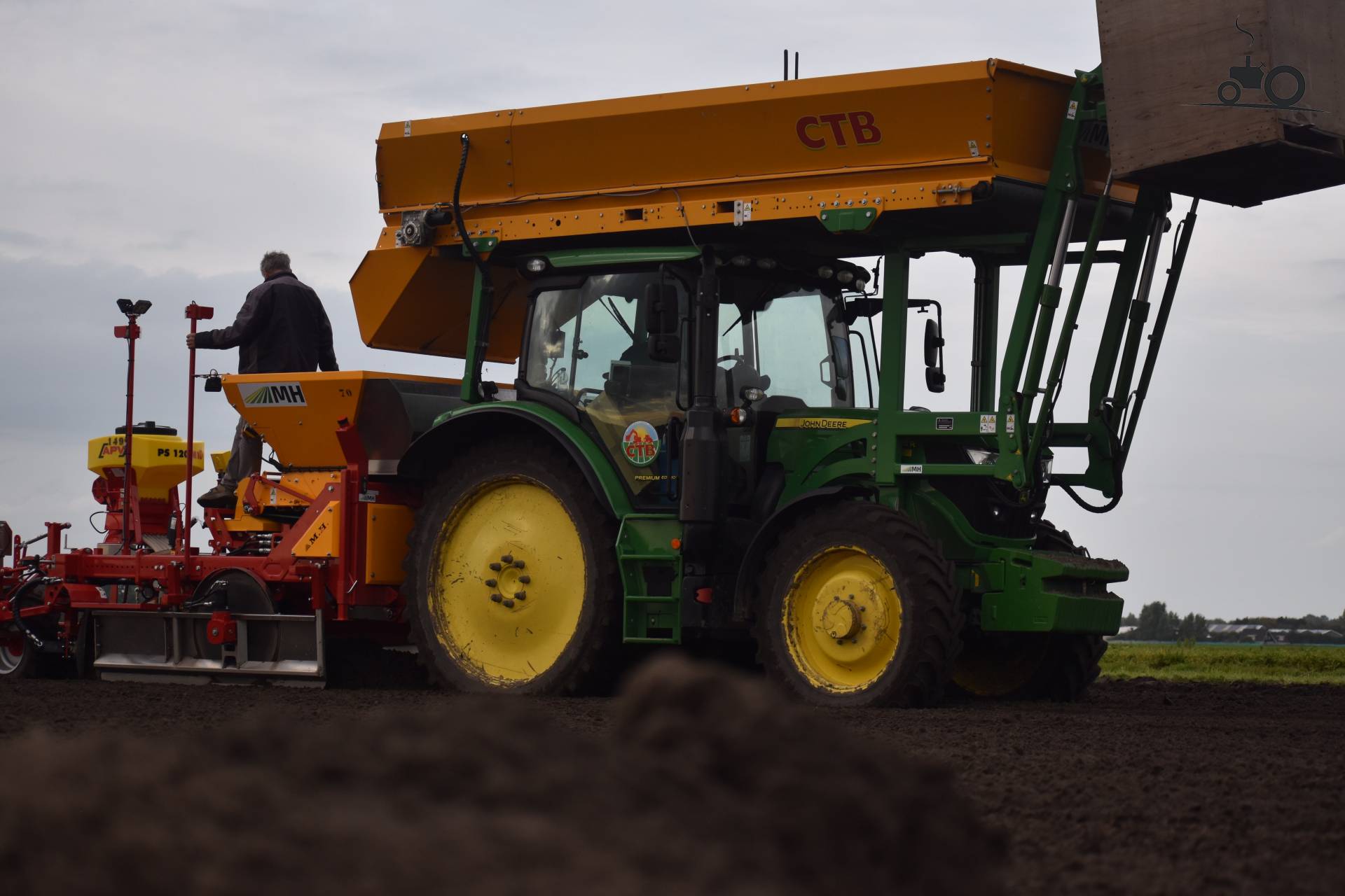 Foto John Deere 6130R #1493159