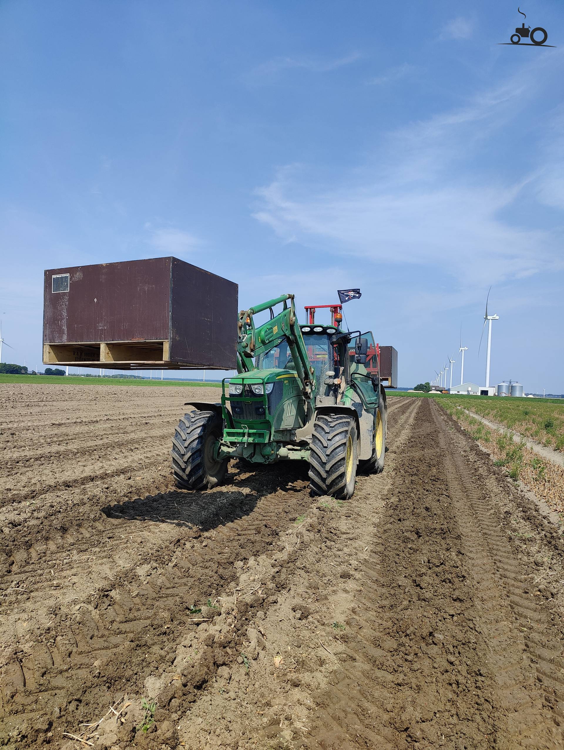 Bollen rijden met een John Deere 6135R