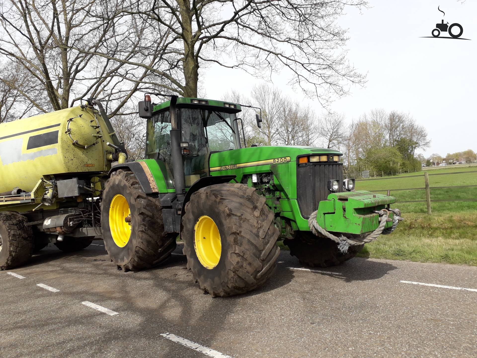 Foto John Deere 8200 van Bosmans Hilvarenbeek