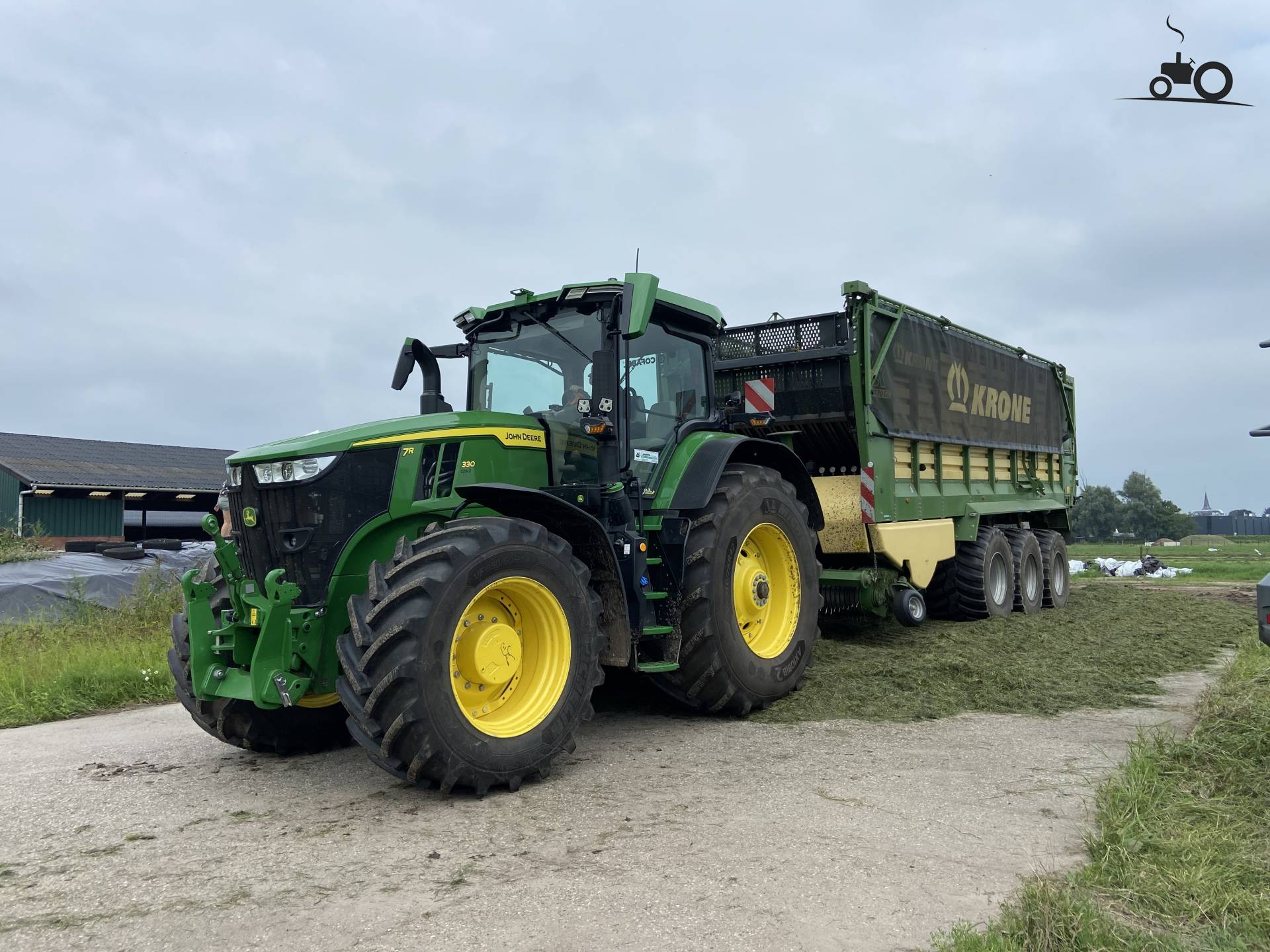 Foto John Deere 7R 330 #1544389