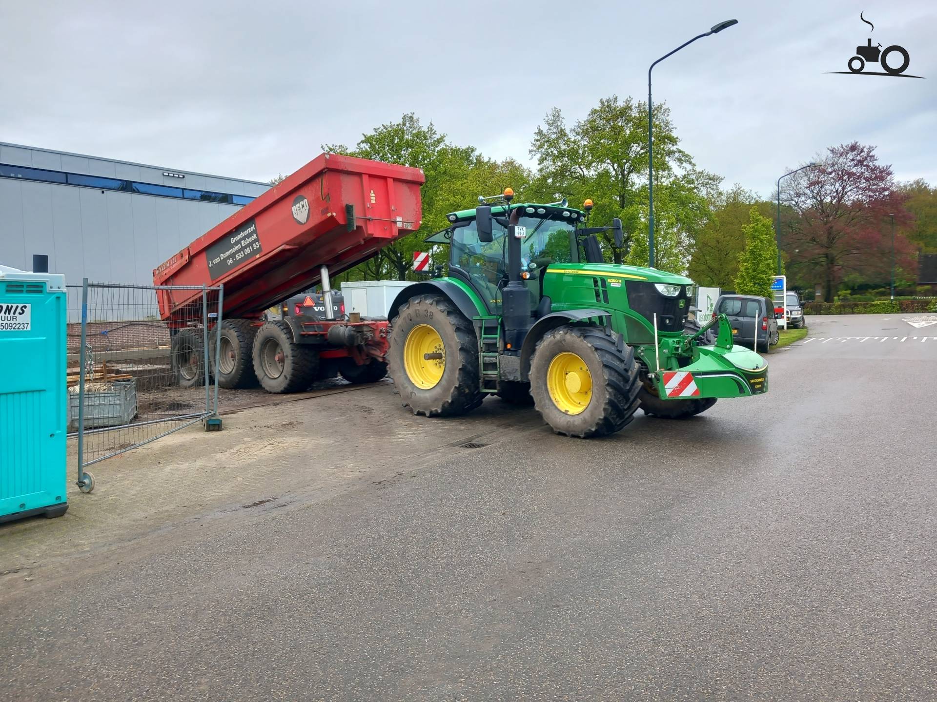 Foto John Deere 6250R van Kwekerij/grondverzetbedrijf( J.) Van Dommelen ...