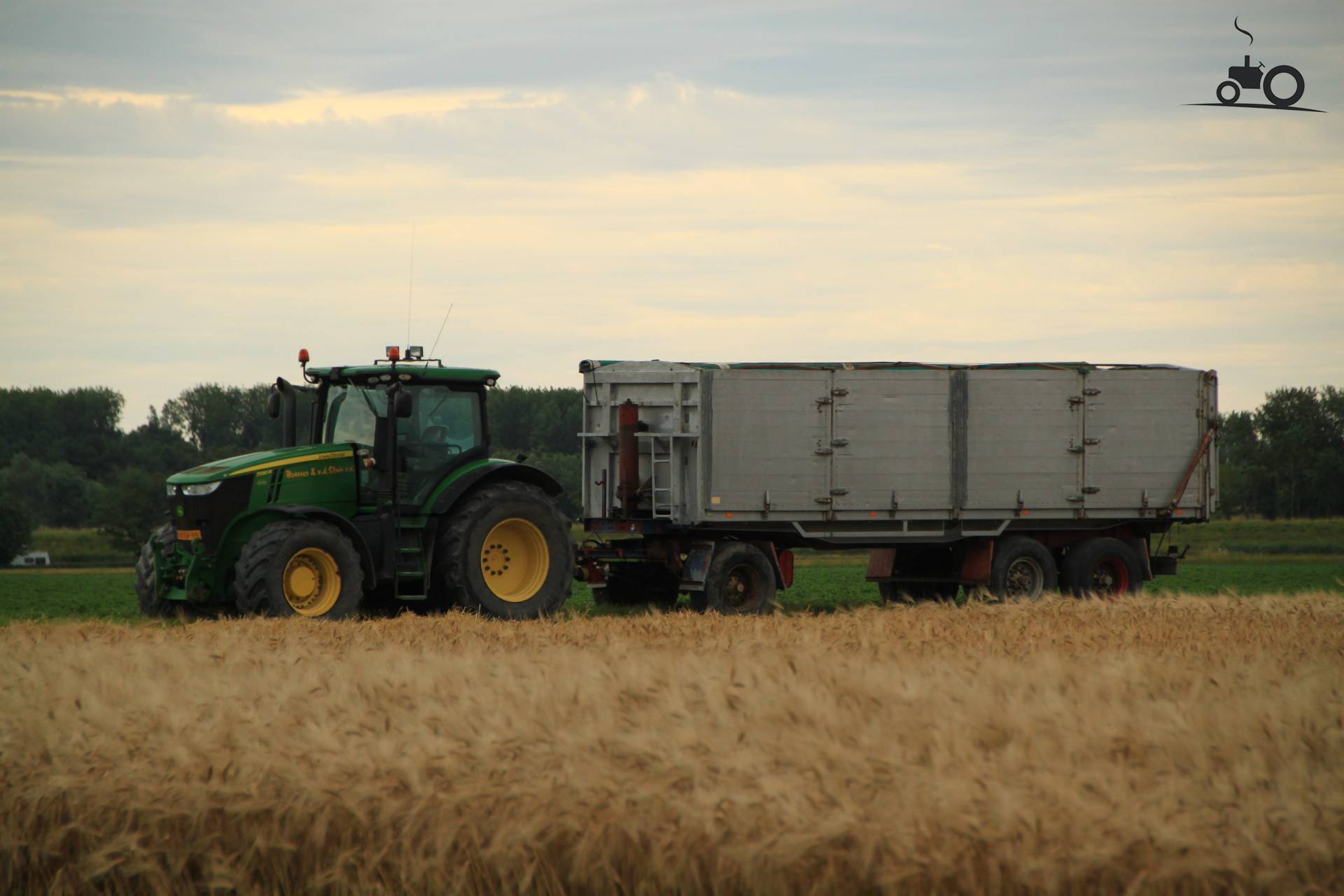 John Deere 7R 230