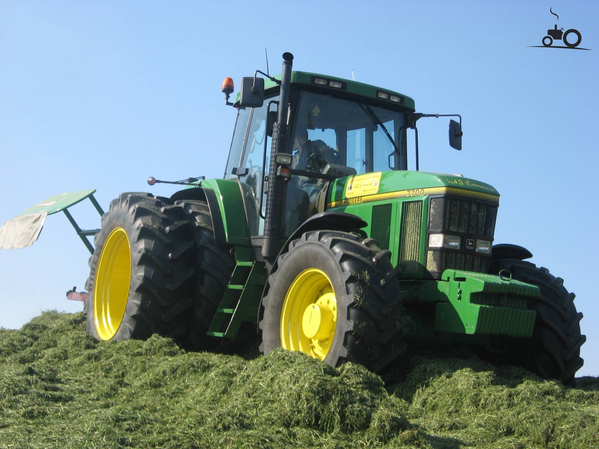 Foto John Deere 7700 van A.j. Looman & Zn.