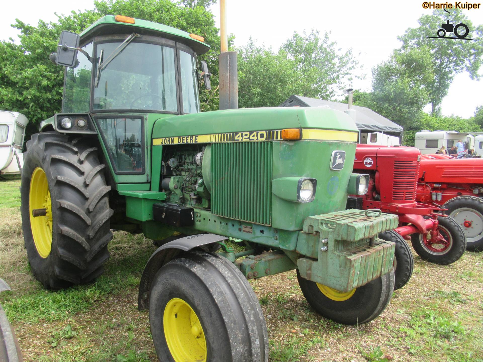 John Deere 4240 - Laatste Updates, Foto's & Video's - Pagina 1
