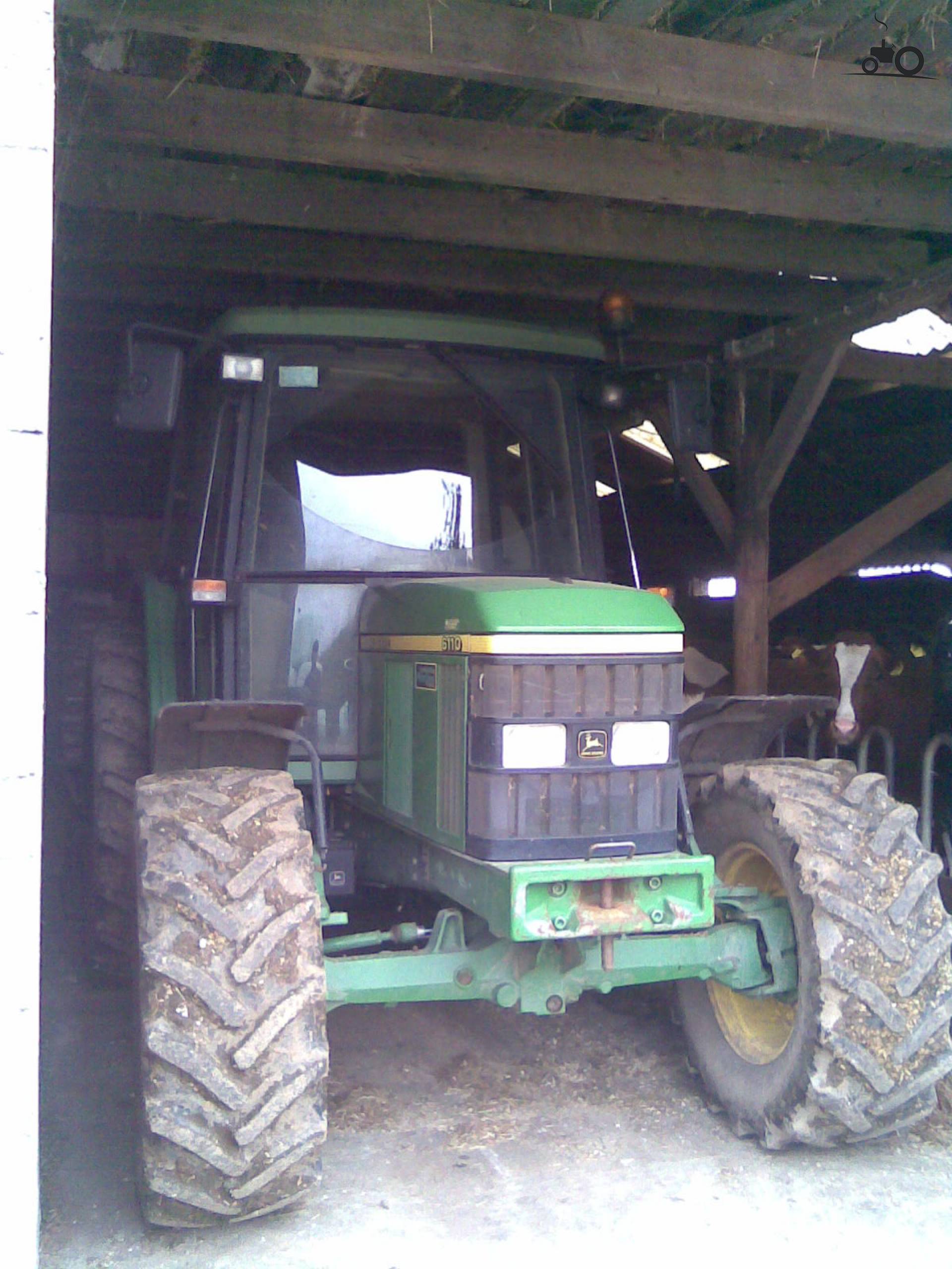John Deere 6110