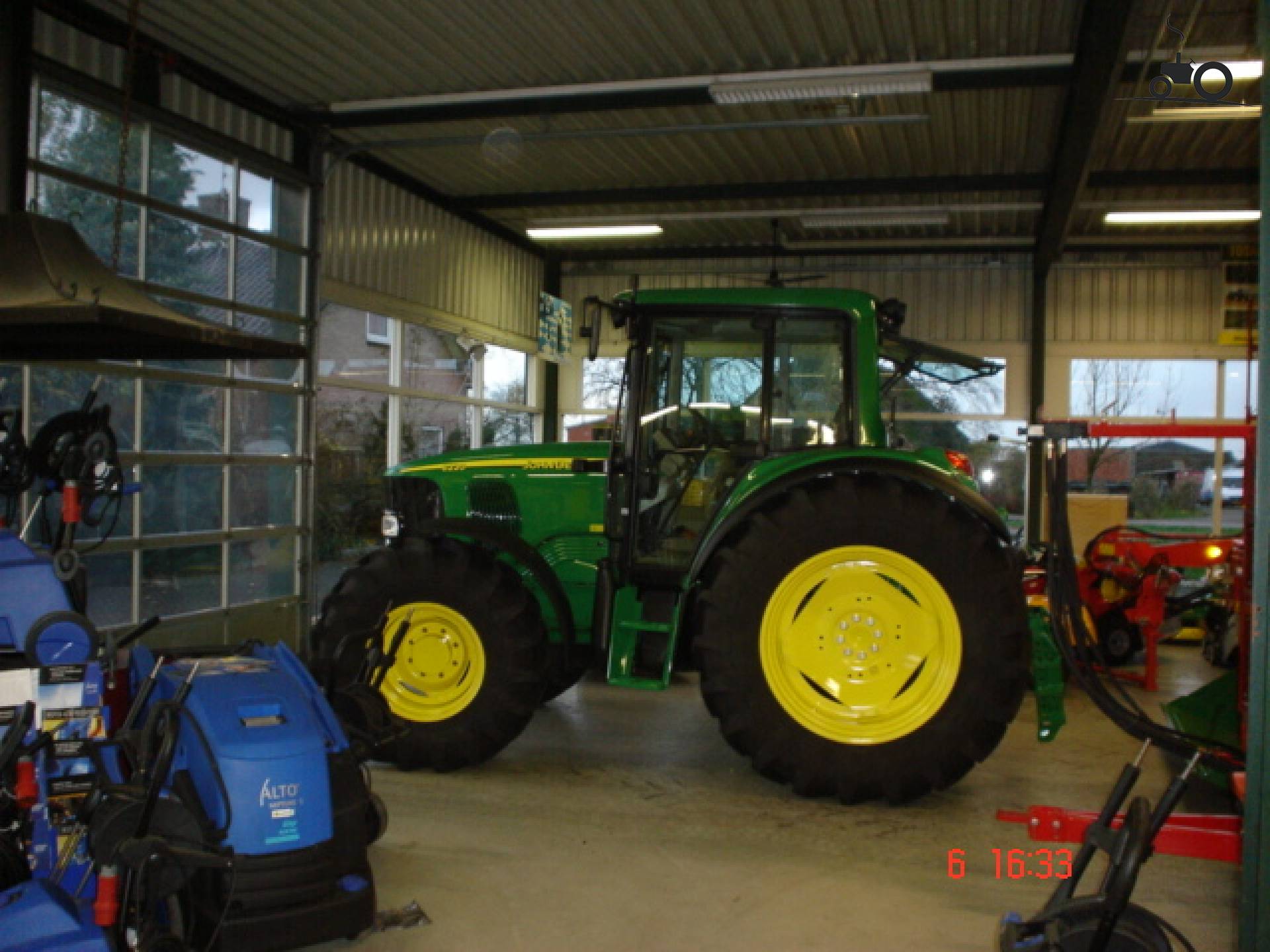 John Deere 6220