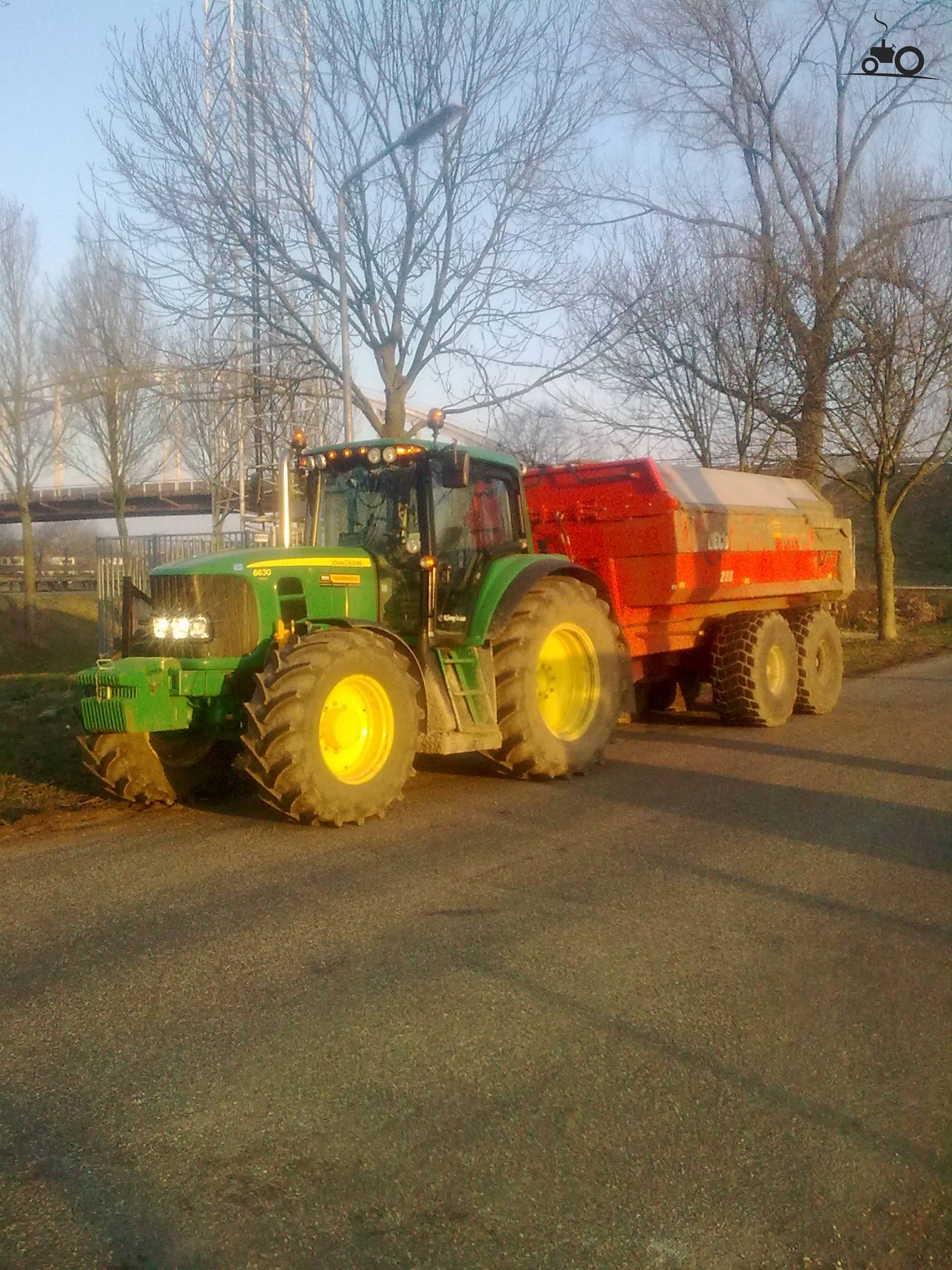John Deere 6630