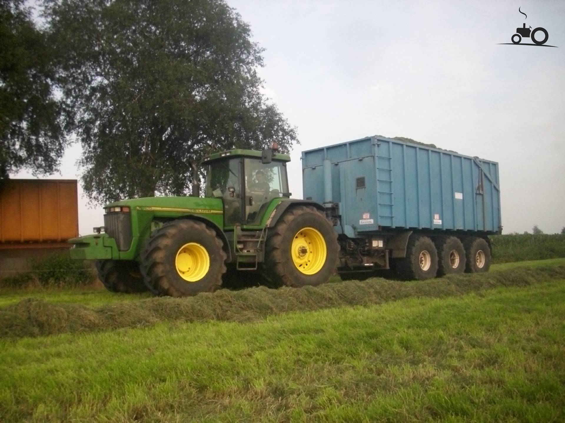 Foto John Deere 8200 van Bosmans Hilvarenbeek