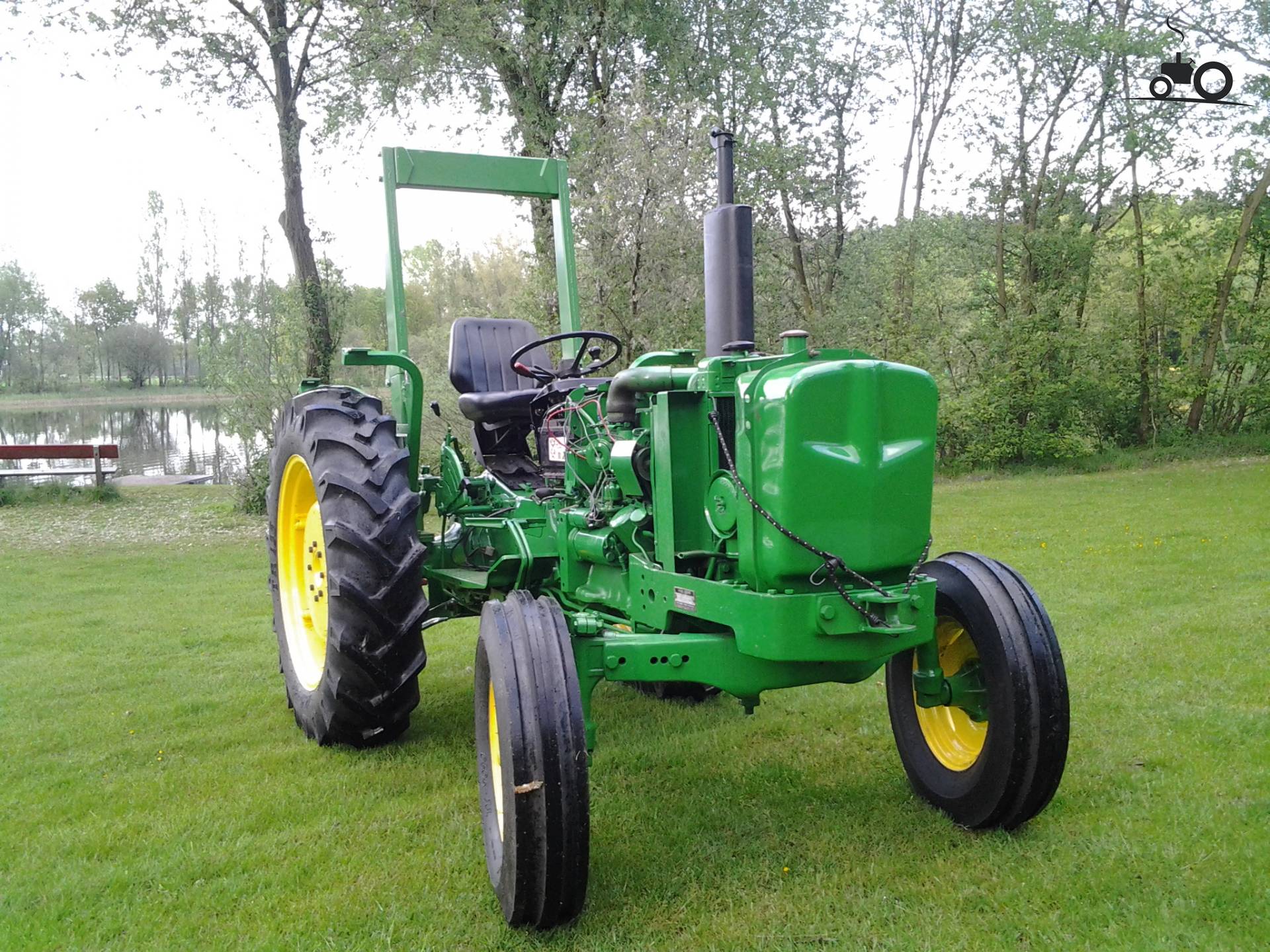 John Deere 820