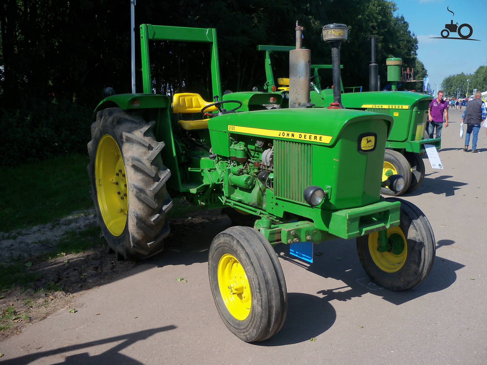 Foto John Deere 2120 #682490