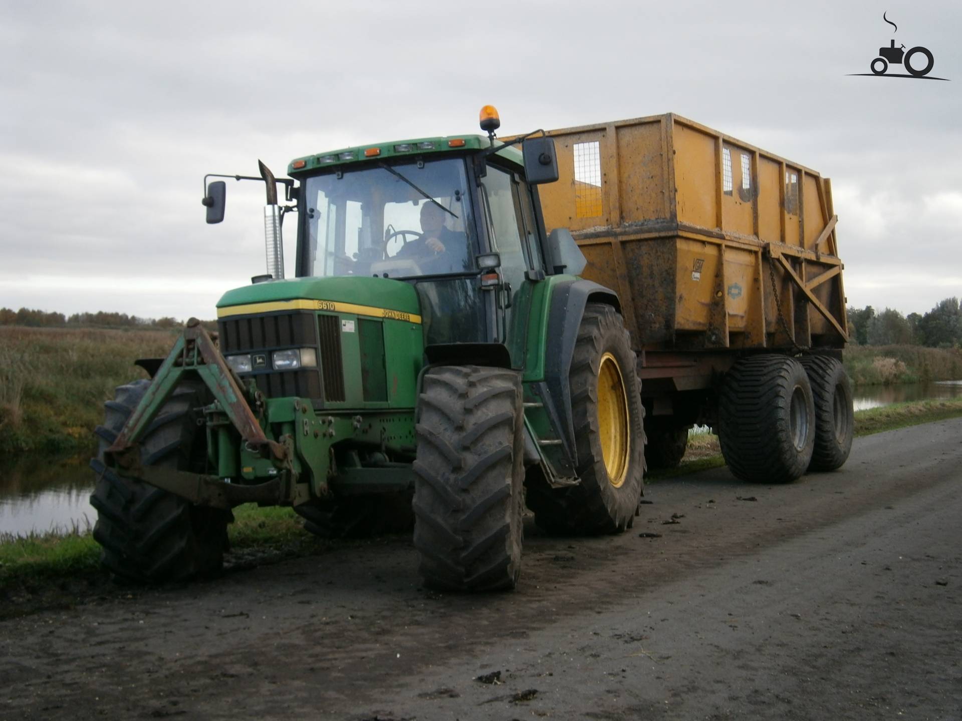 John Deere 6610