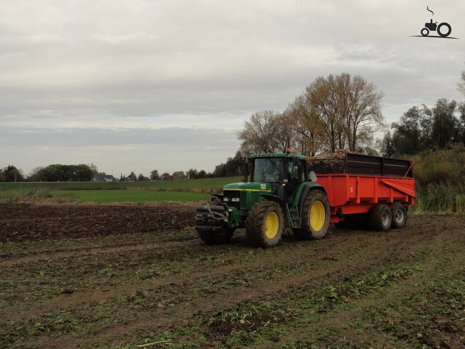 John Deere 6910