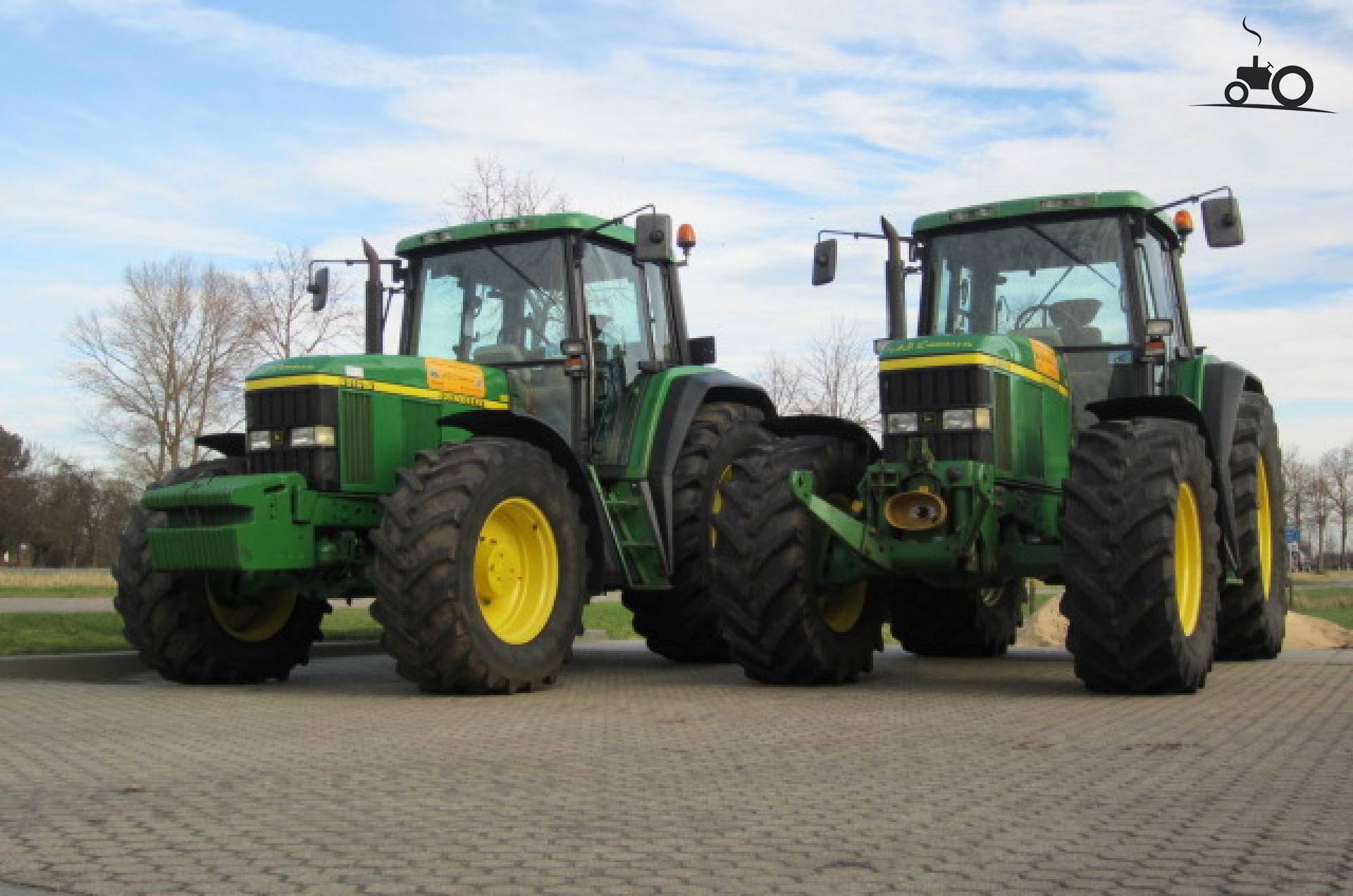 Foto John Deere 6910 S van A.j. Looman & Zn.