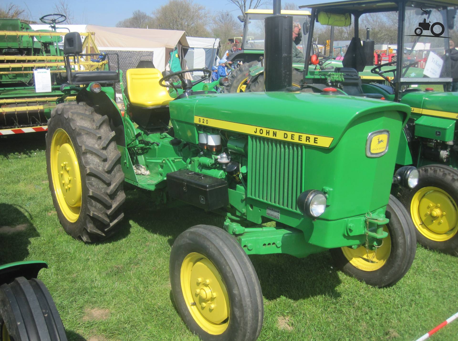 Foto John Deere 820 #758825