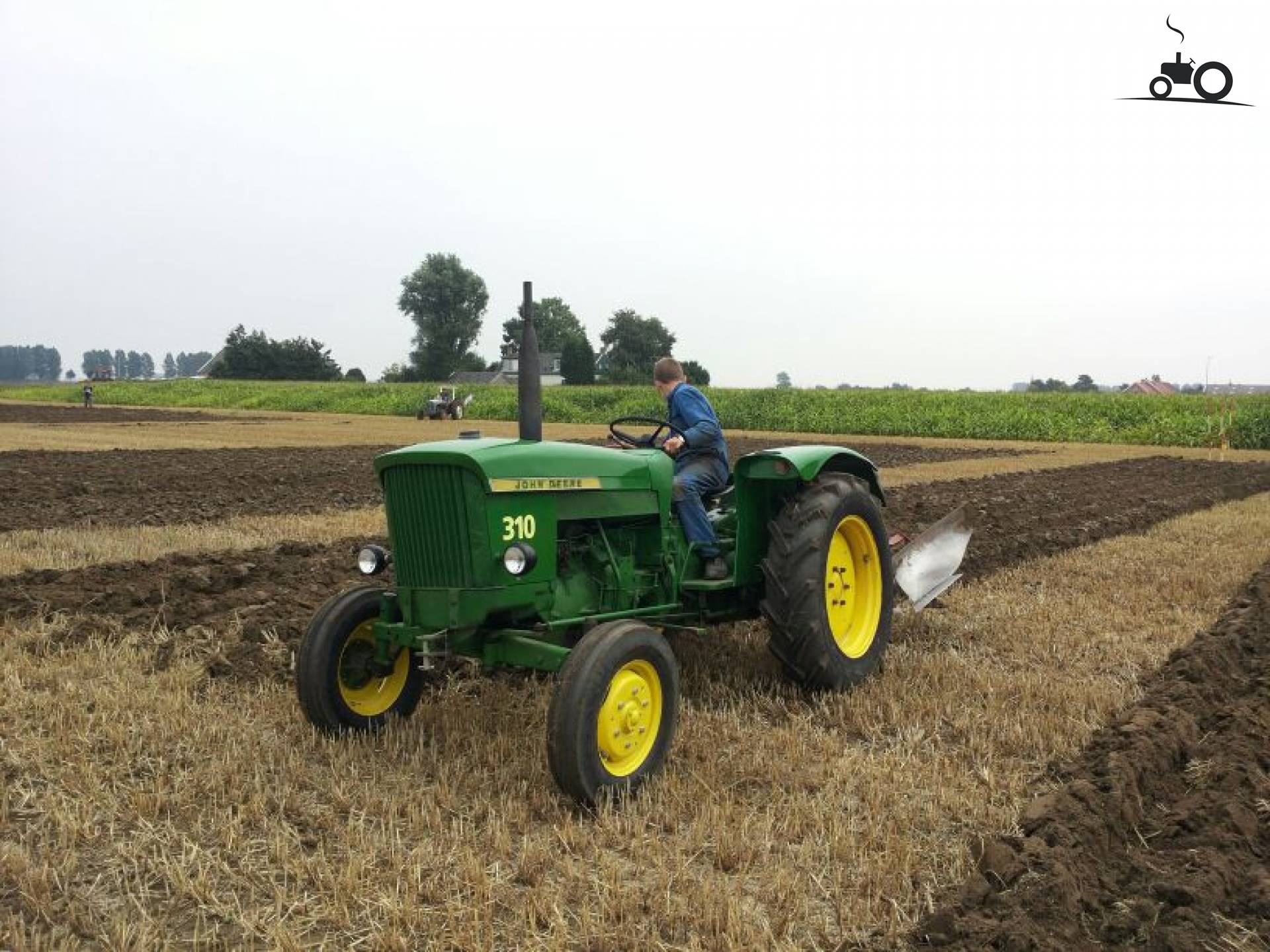 John Deere 310 - France - Tracteur image #790905
