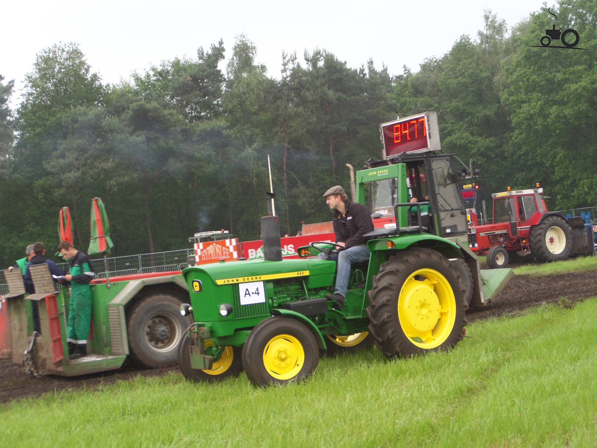 John Deere 820 - Foto van JD6930 (2014)