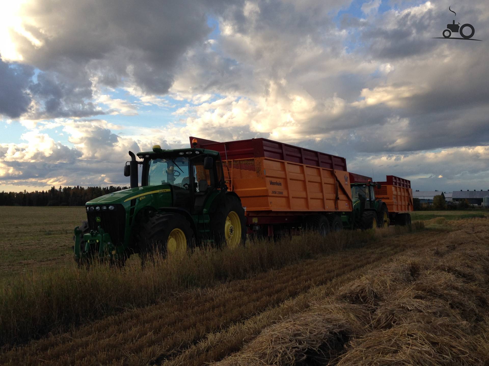 Foto John Deere 8225R #882358