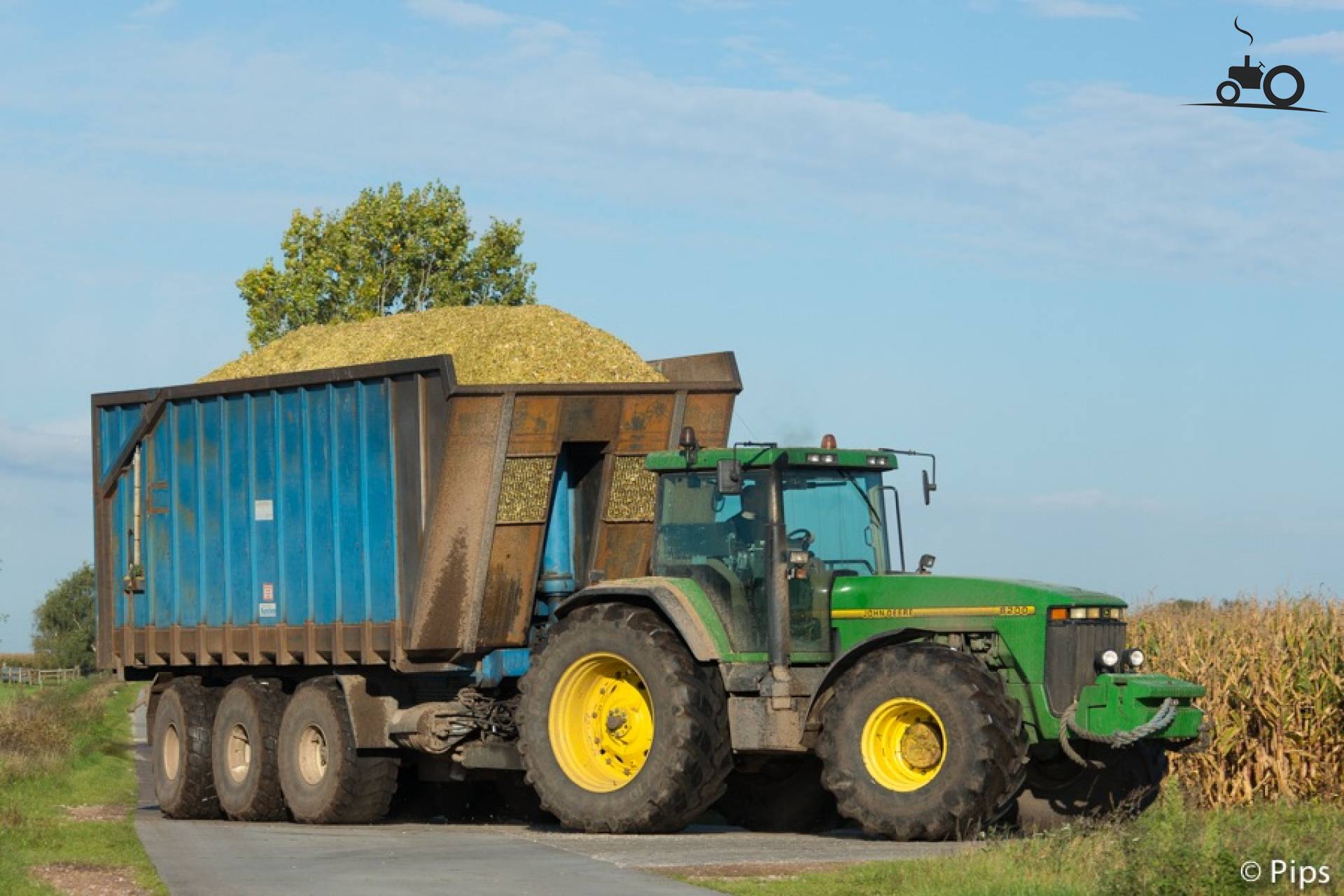 Foto John Deere 8200 van Bosmans Hilvarenbeek
