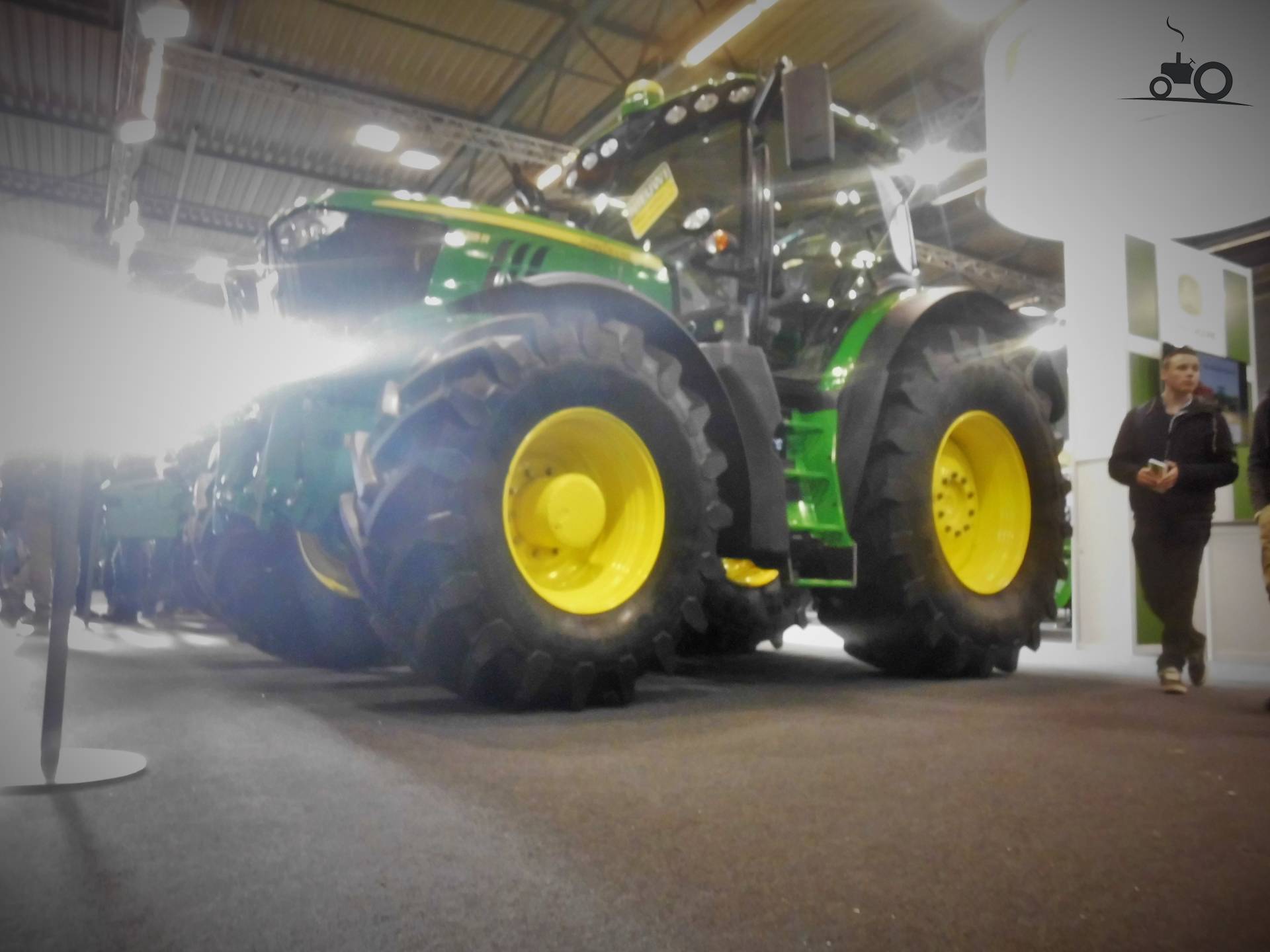 John Deere 6215R - United Kingdom - Tractor picture #892846