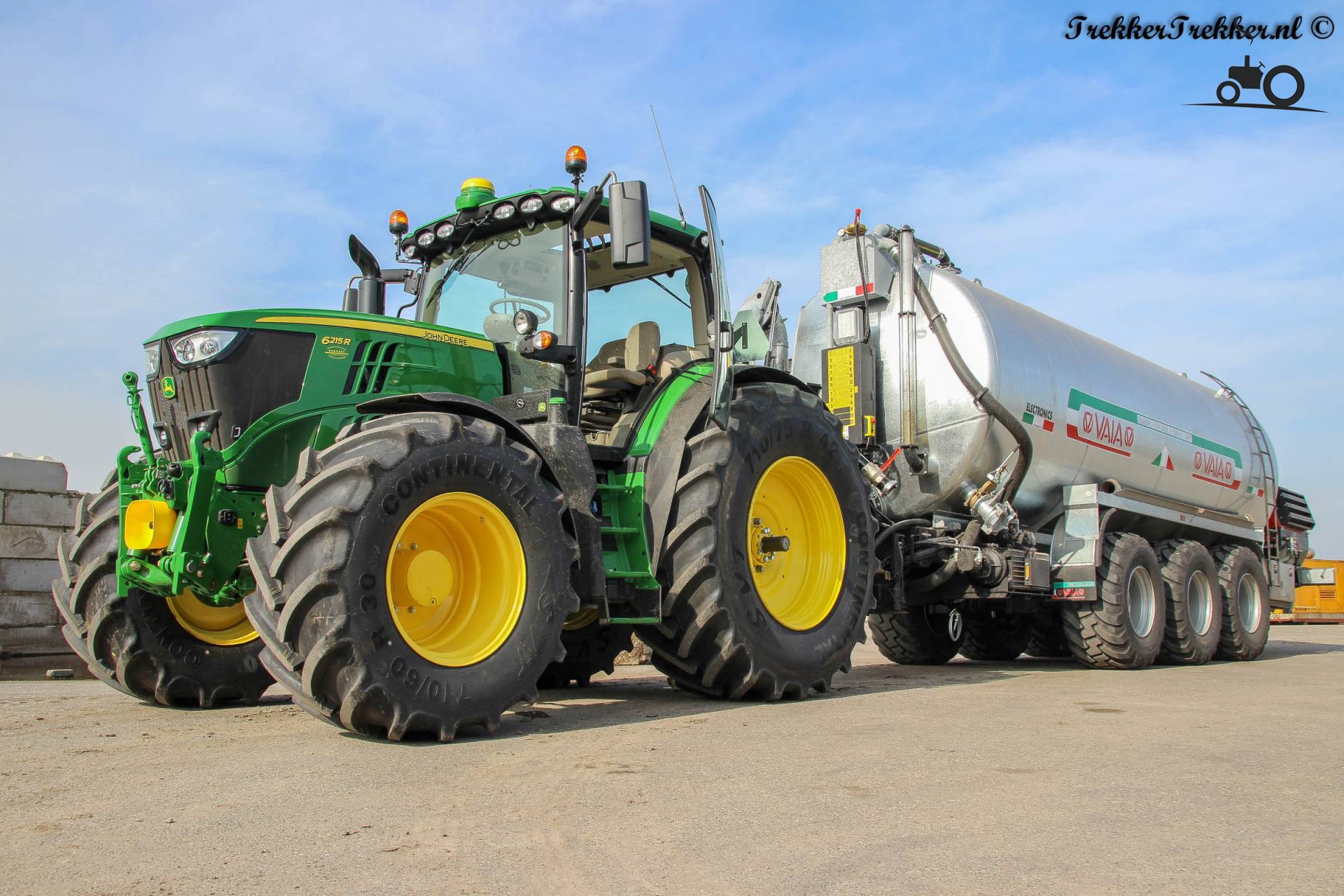 John Deere 6215R - United Kingdom - Tractor picture #901215