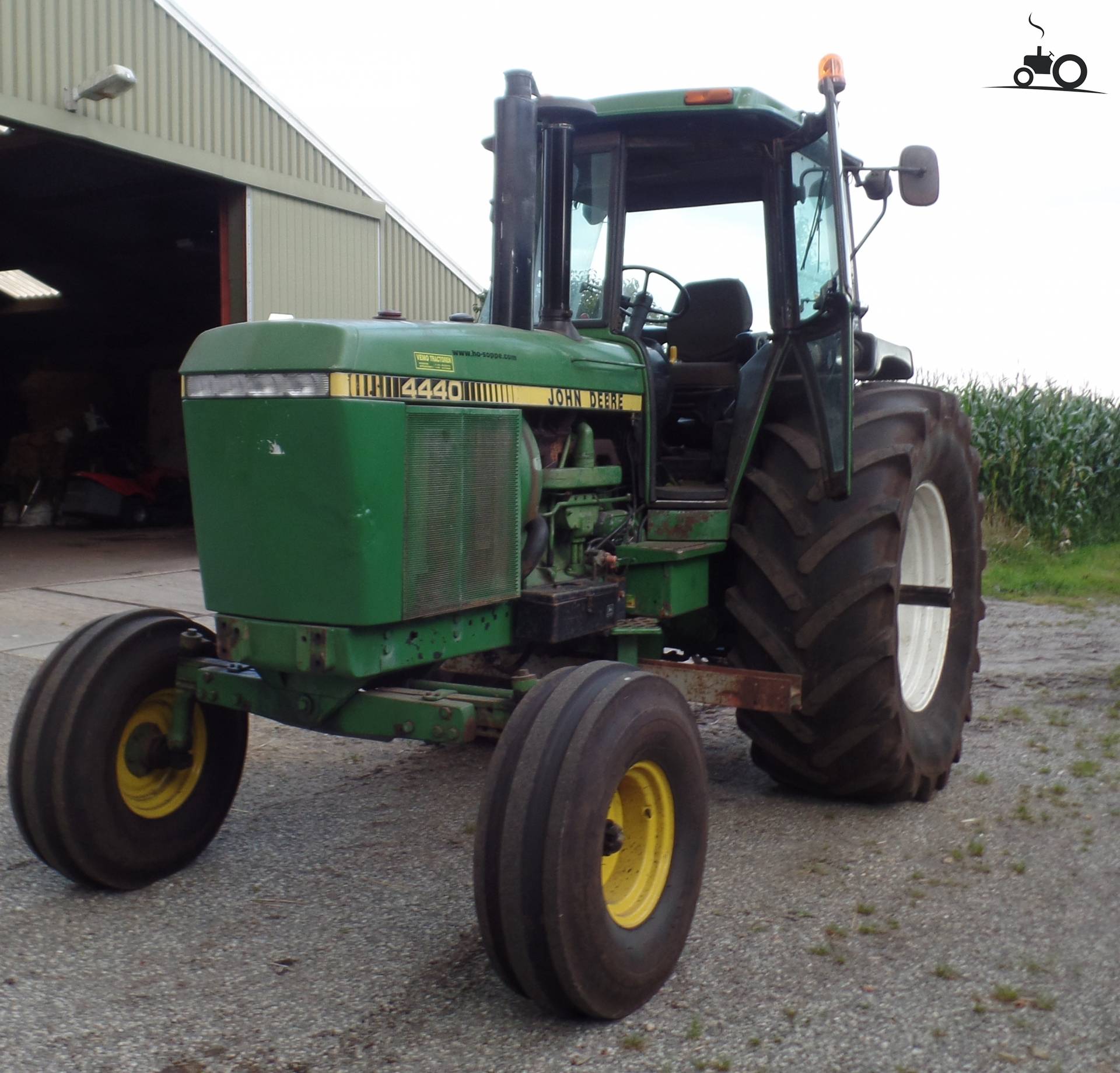 John Deere 4440