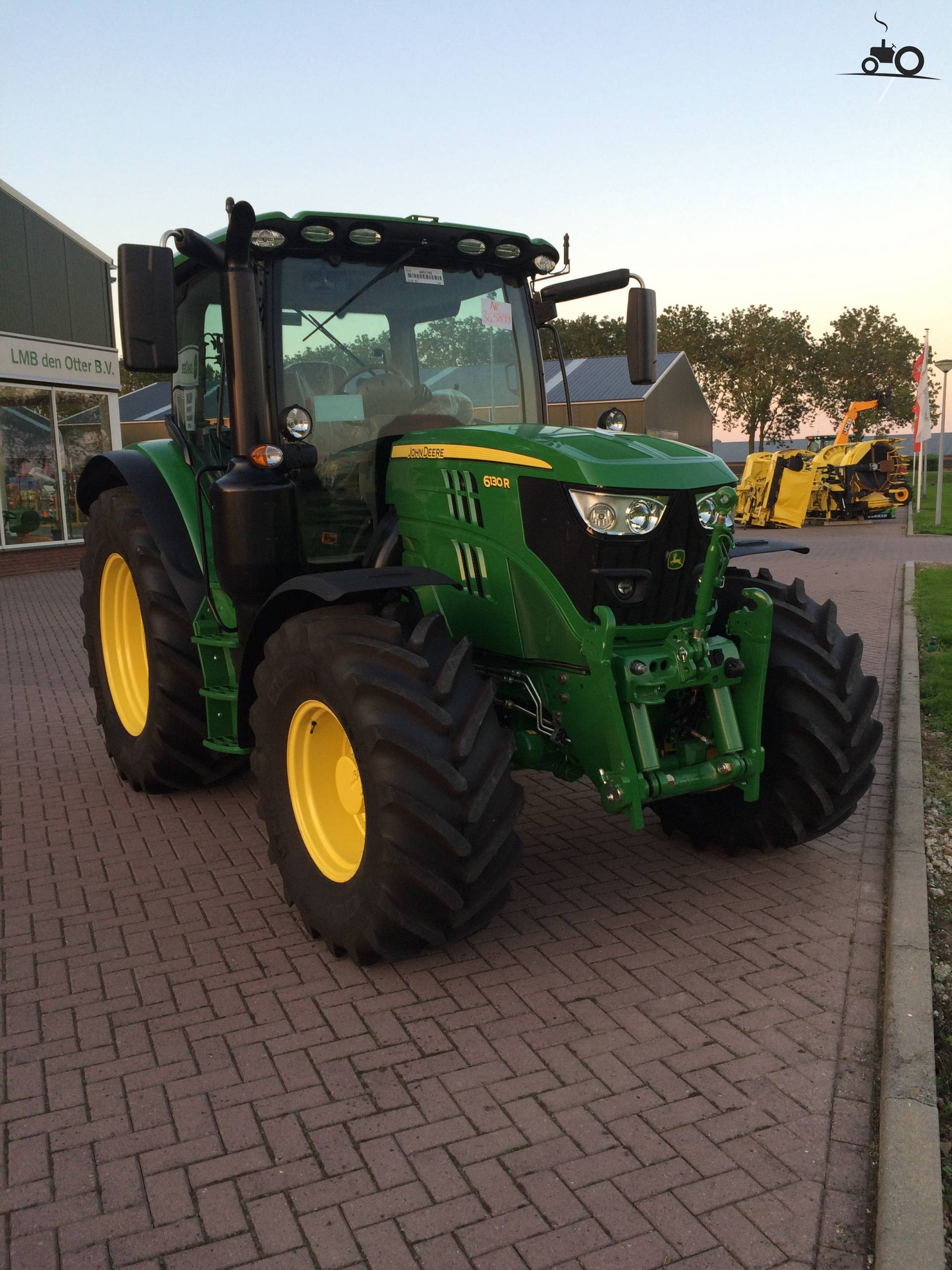 Foto John Deere 6130R van Lmb Den Otter BV