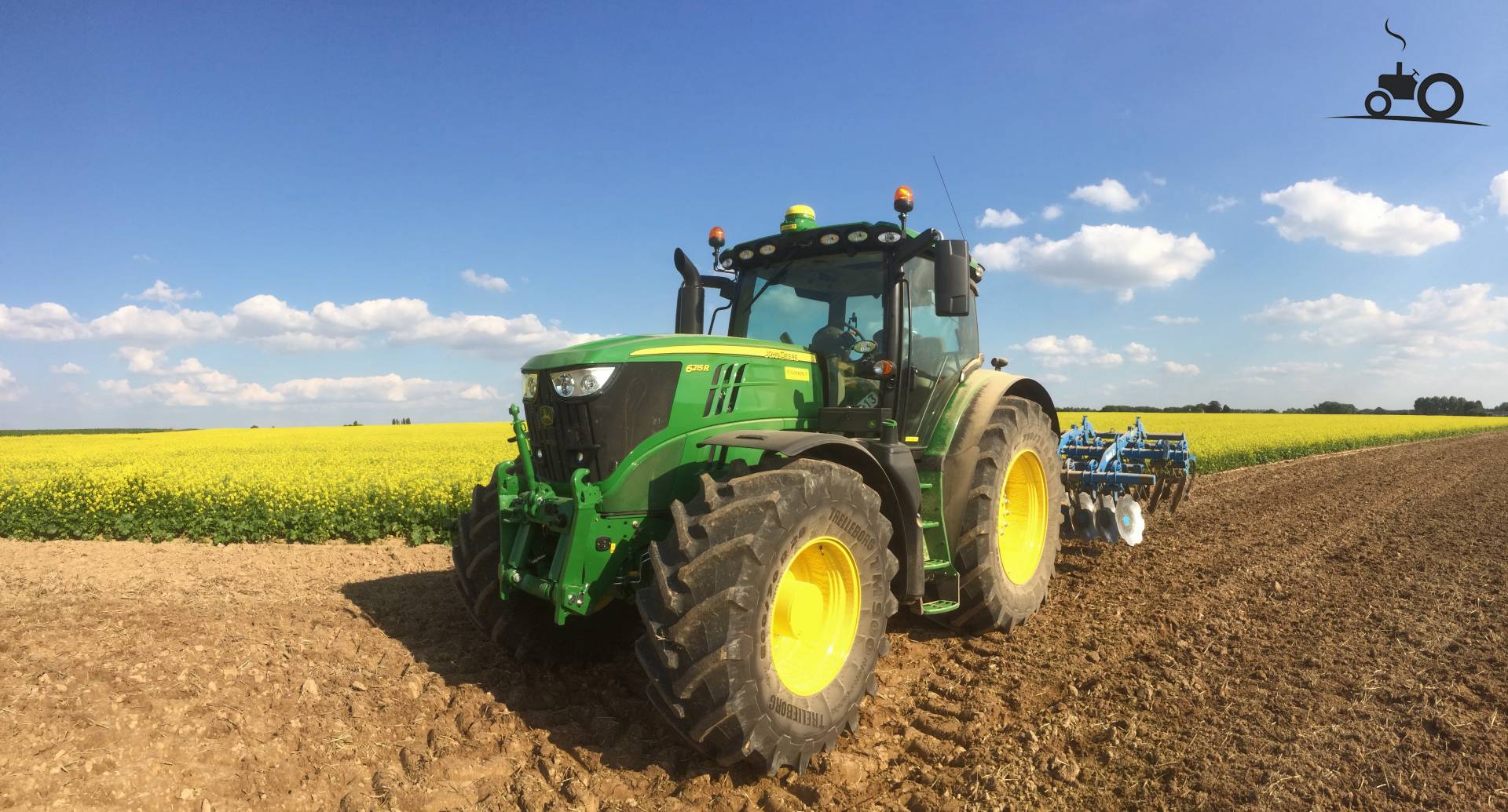 John Deere 6215R