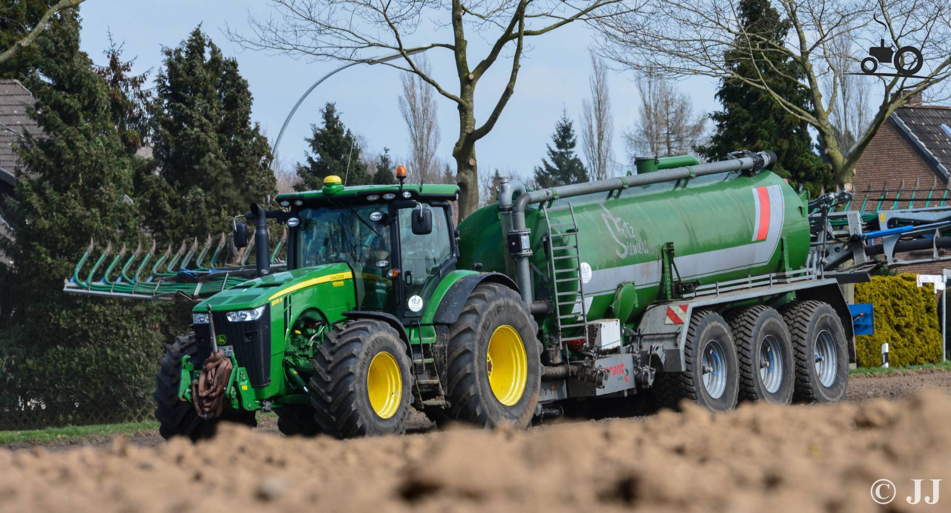 Foto John Deere 8335R #960336