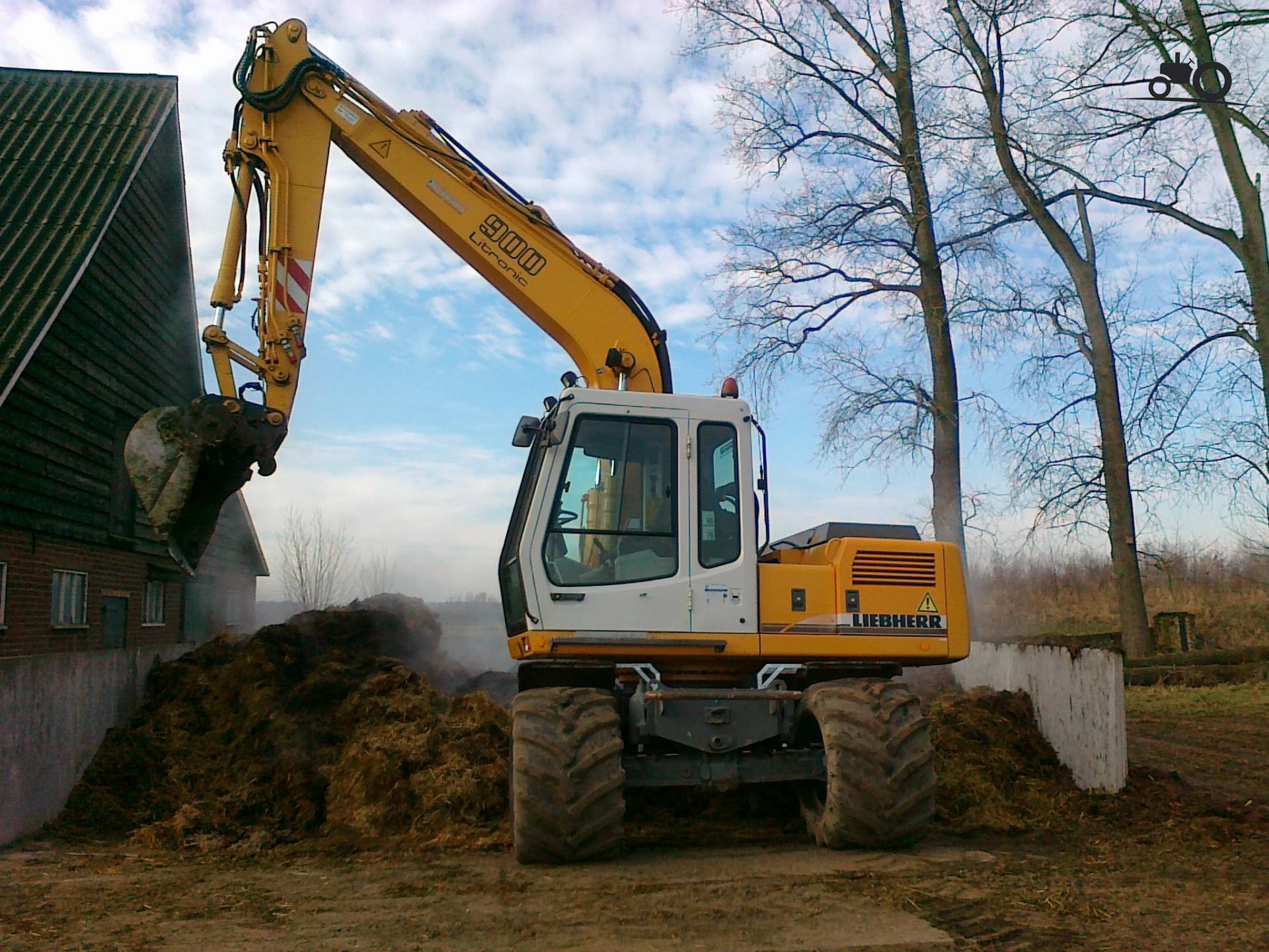 Foto Liebherr 900 litronic van Loon- en Landbouwmechanisatiebedrijf ...