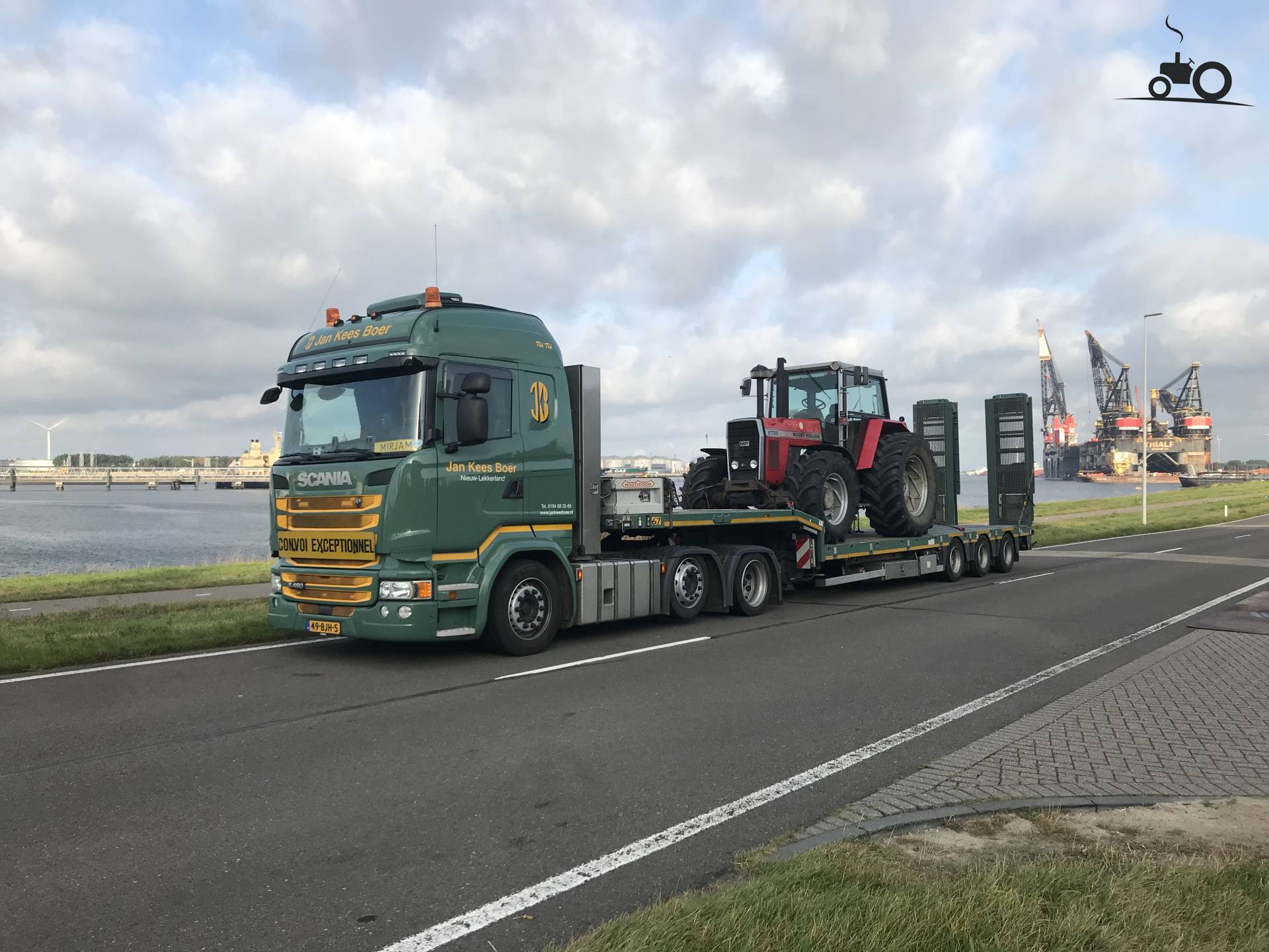 "Rozenburg zo te zien. Mooie foto met die giganten..." — Deufi