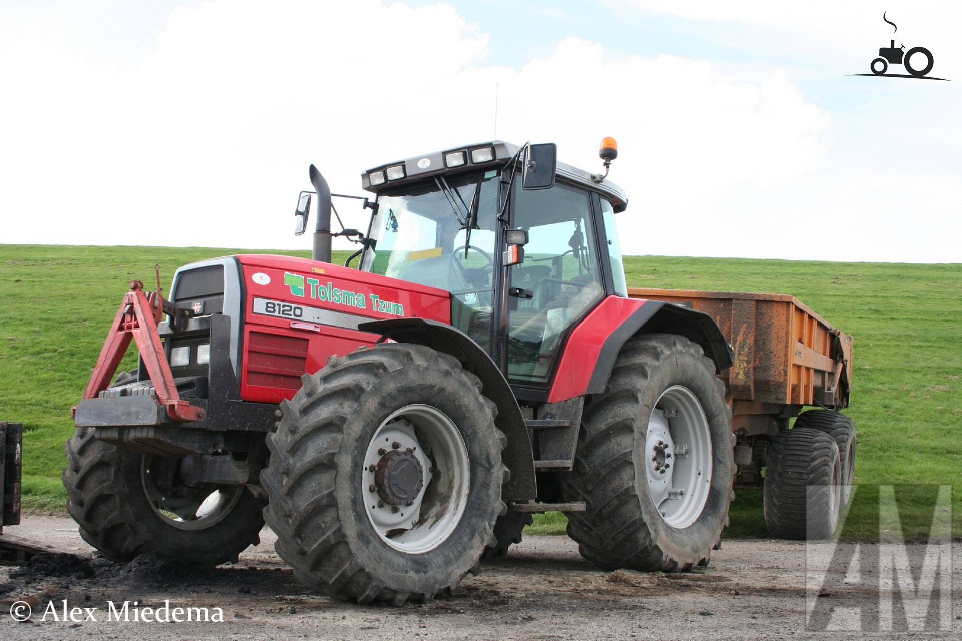 Foto Massey Ferguson 8120 van Loonbedrijf Tolsma