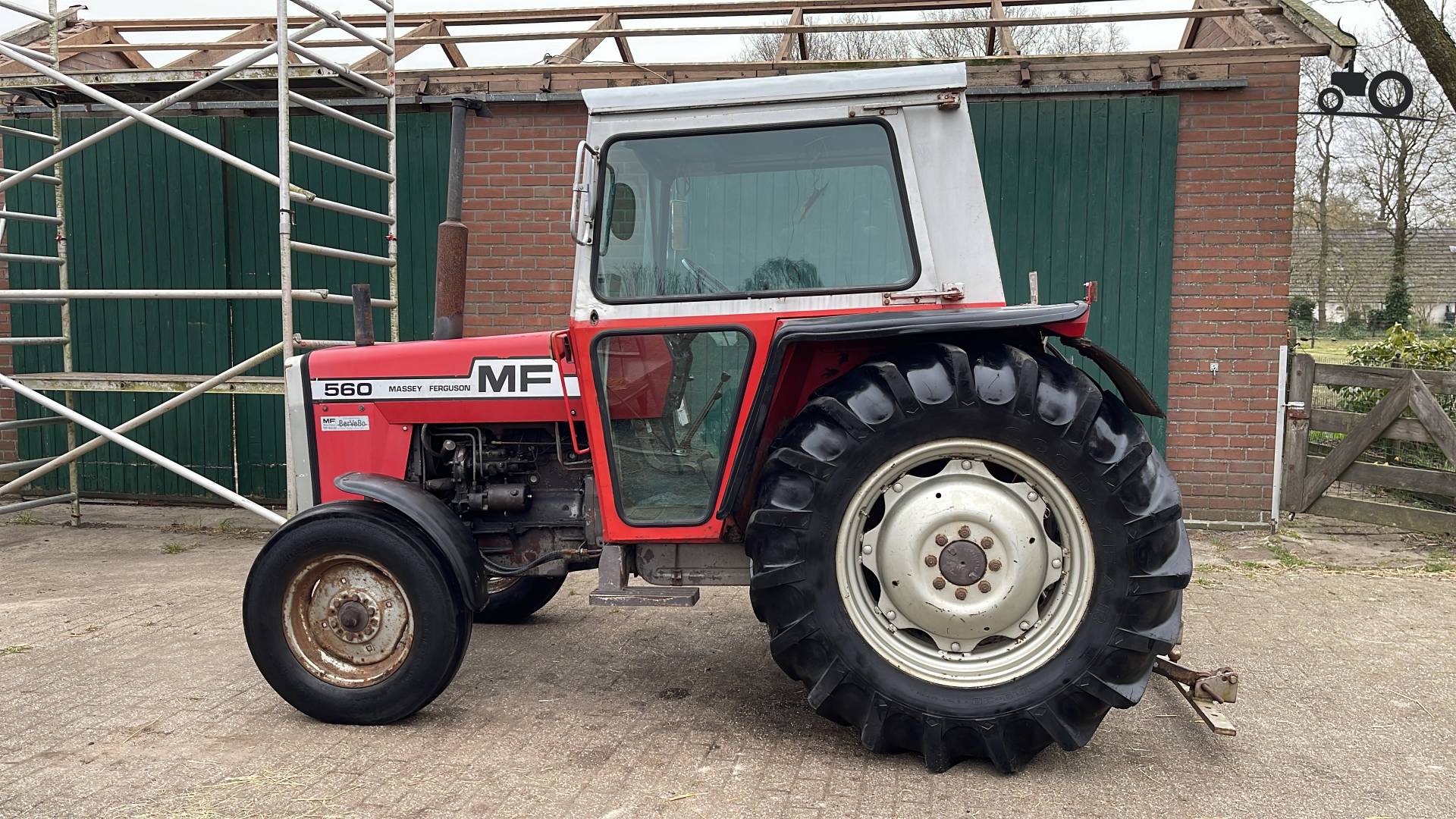 Foto Massey Ferguson 560 #1463311