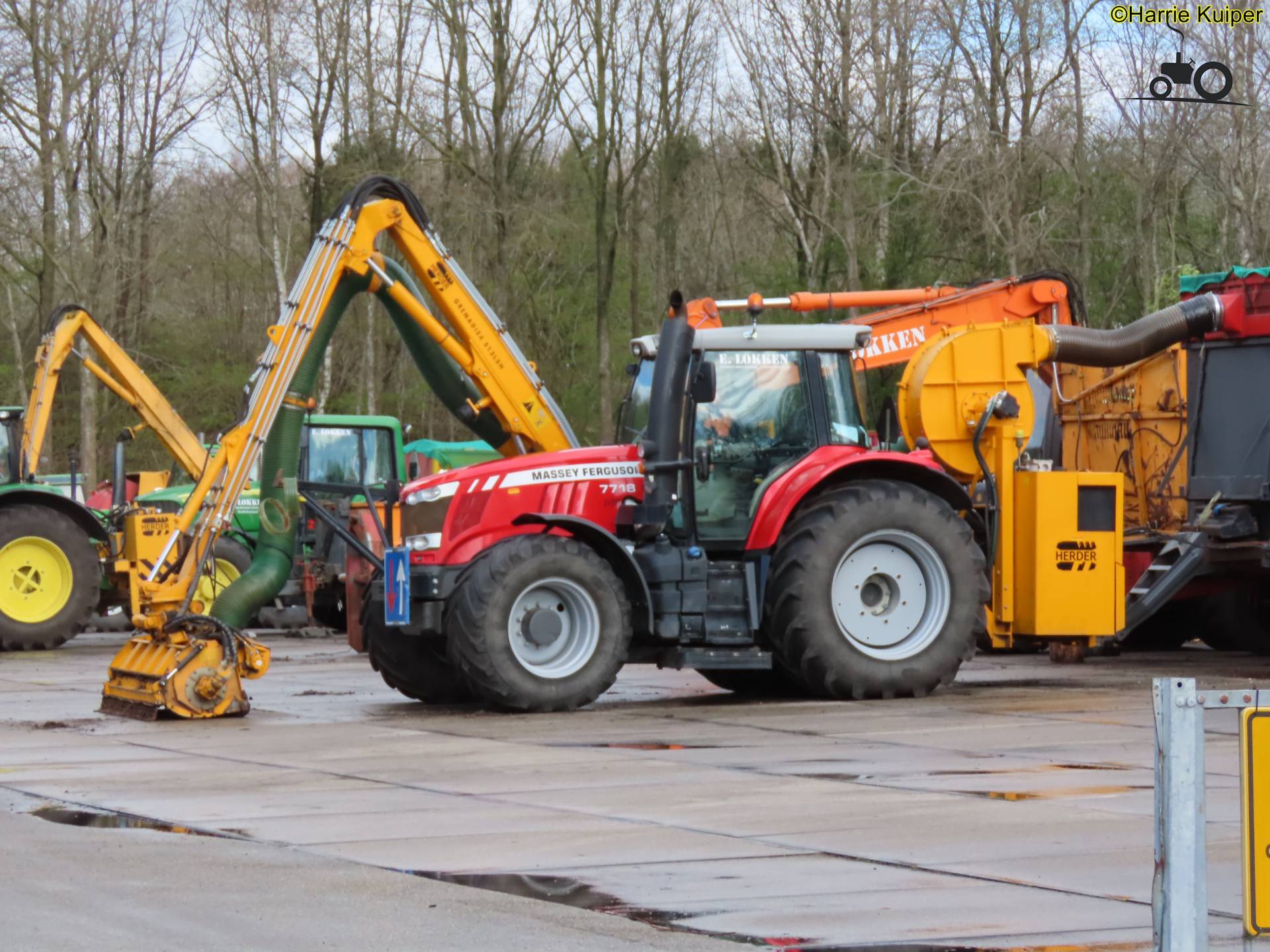 Foto Massey Ferguson 7718 van Lokken Groenvoorziening en Boomrooierij