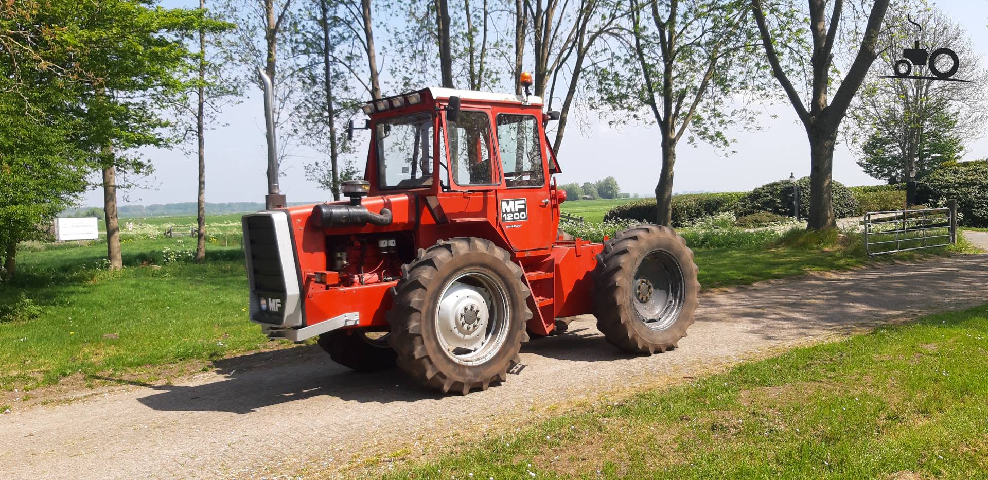 Foto Massey Ferguson 1200 #1470150