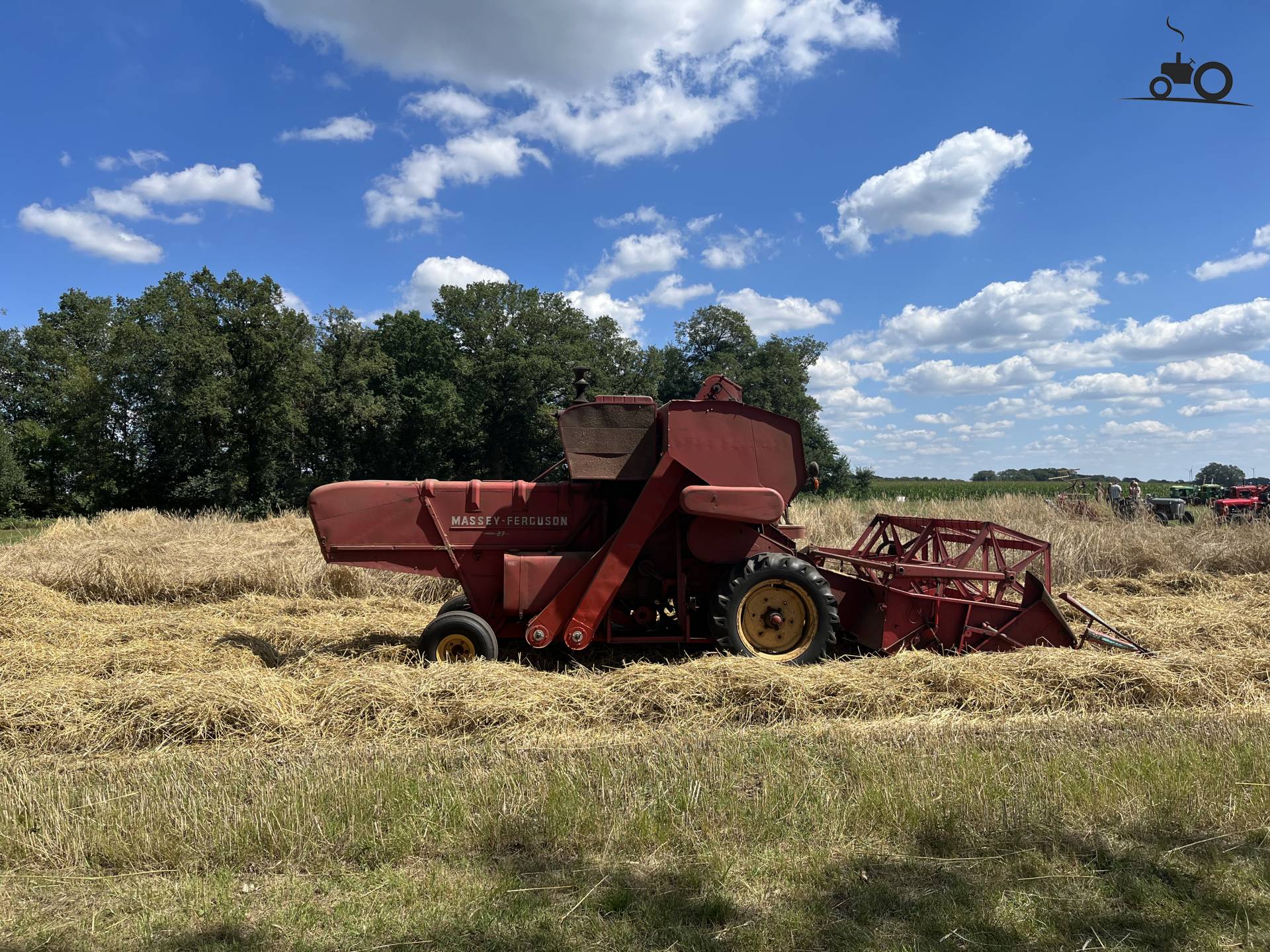 Foto Massey Ferguson Combine #1484842