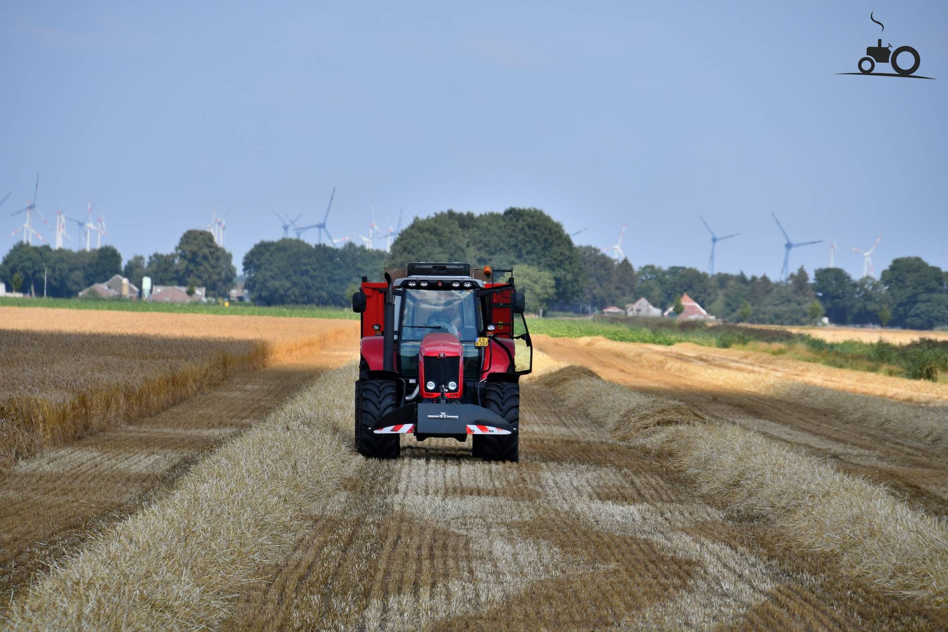 Foto Massey Ferguson 6495 Dyna-6 van Over transport